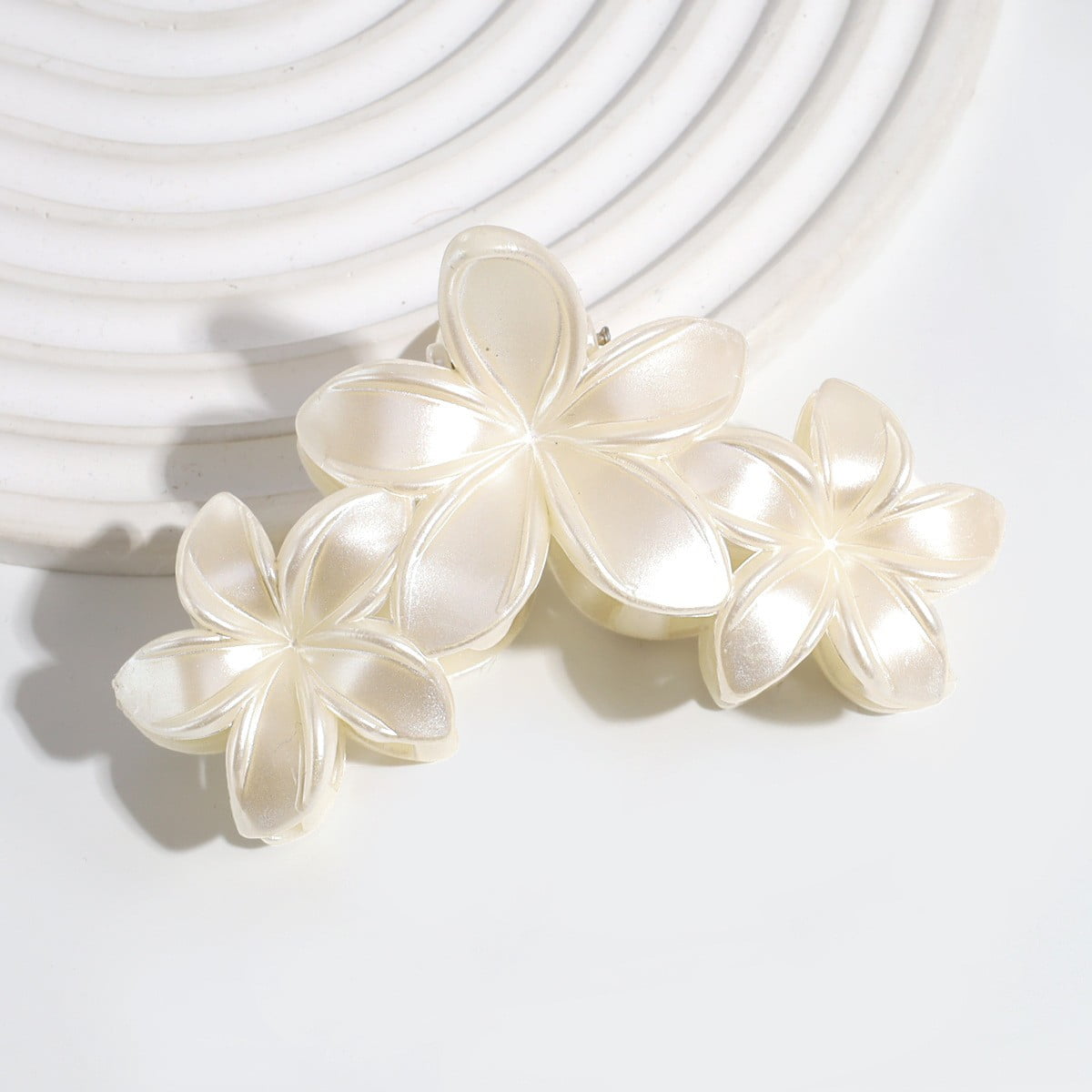 HHBEAUTY Cute Lily Flower Hair Claw Clips - Big Thick Scrunchie Hair ...