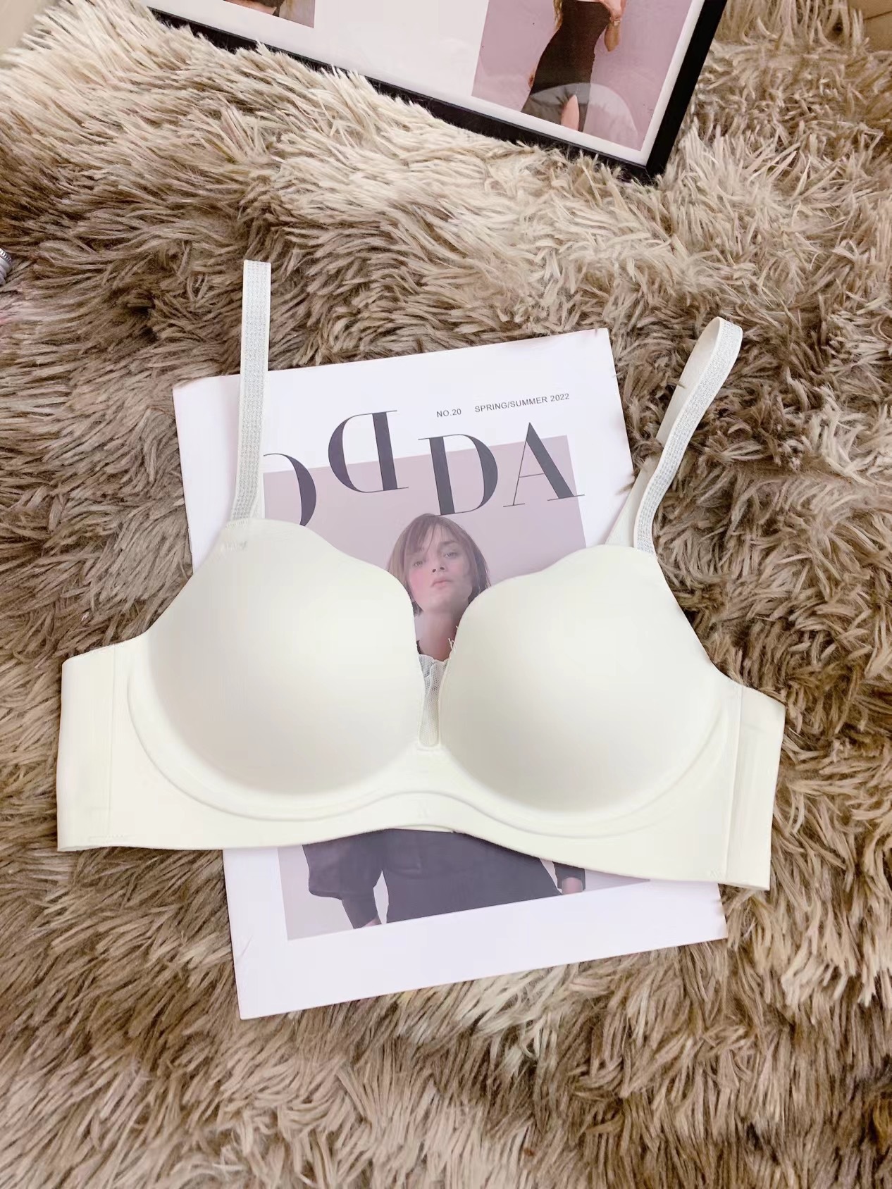 HHH 8290 Shiny Diamond-Embedded Shoulder Strap Medium Thick Wireless Small Chest Push up Large ...