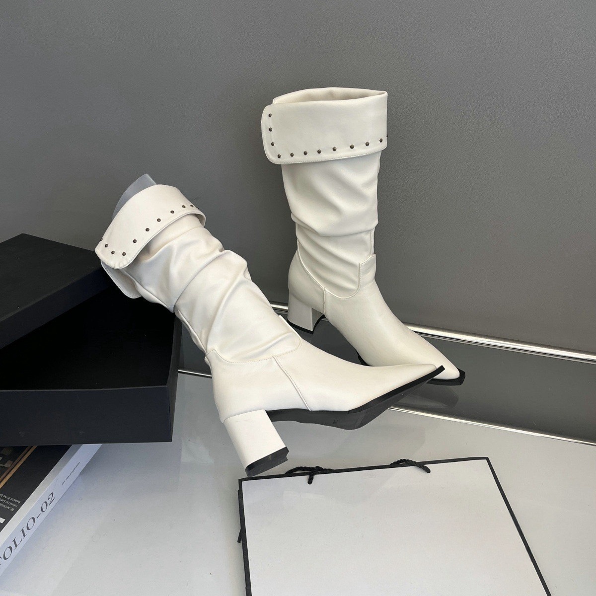 HHH Personalized Pleated Pile Style Boots This Year Popular White Rivet ...