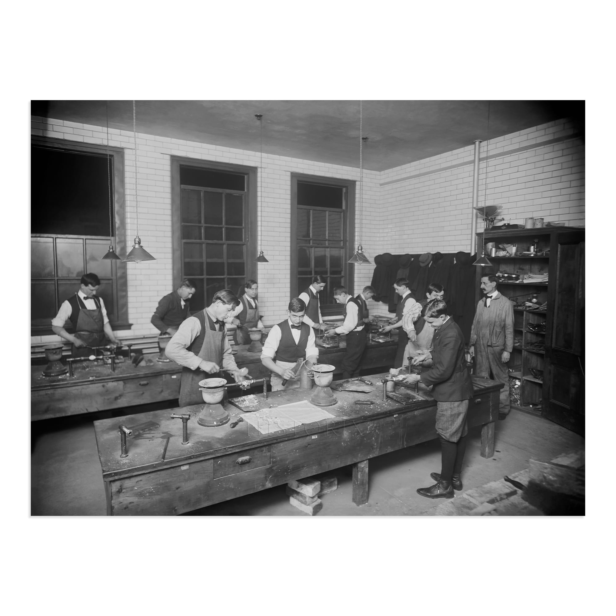 HISTORIX Vintage 1900 St. George's Trade School Photo Print - Old ...