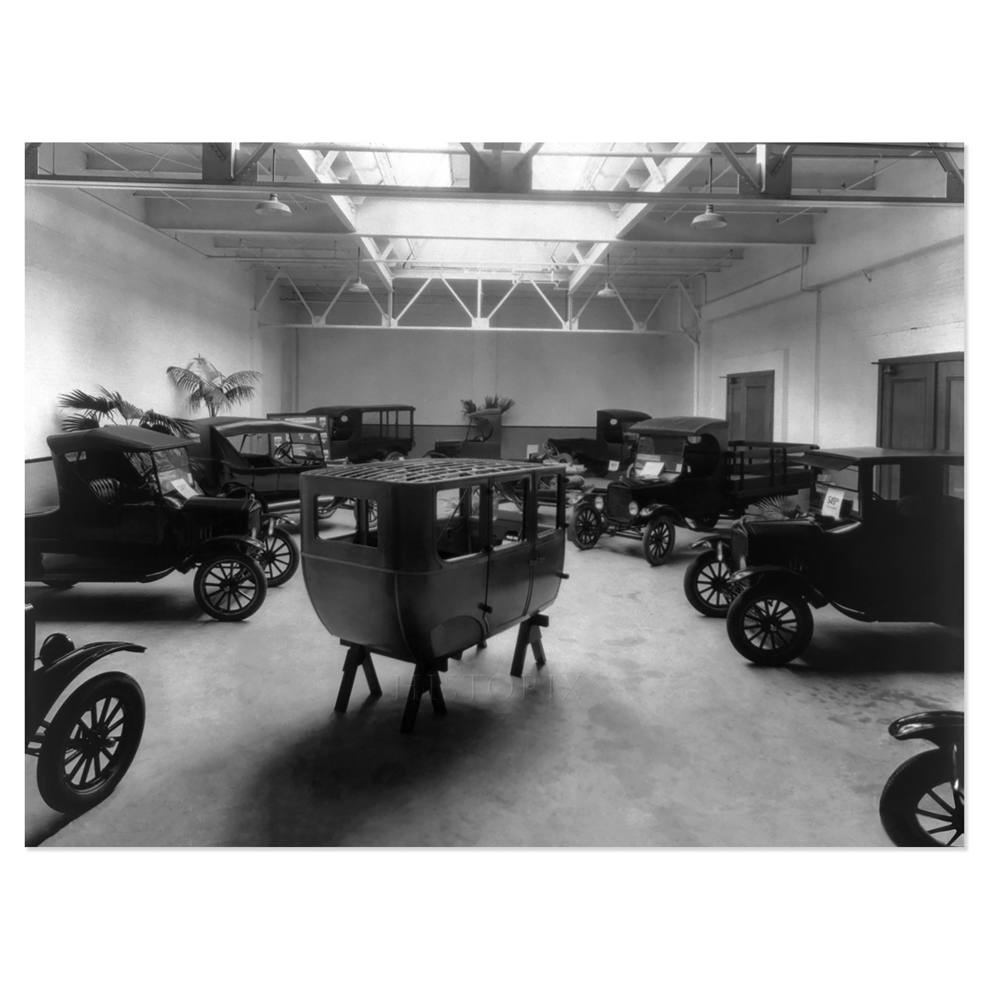 HISTORIX Vintage 1925 Ford Motor Company Photo Print - Vintage Photo ...