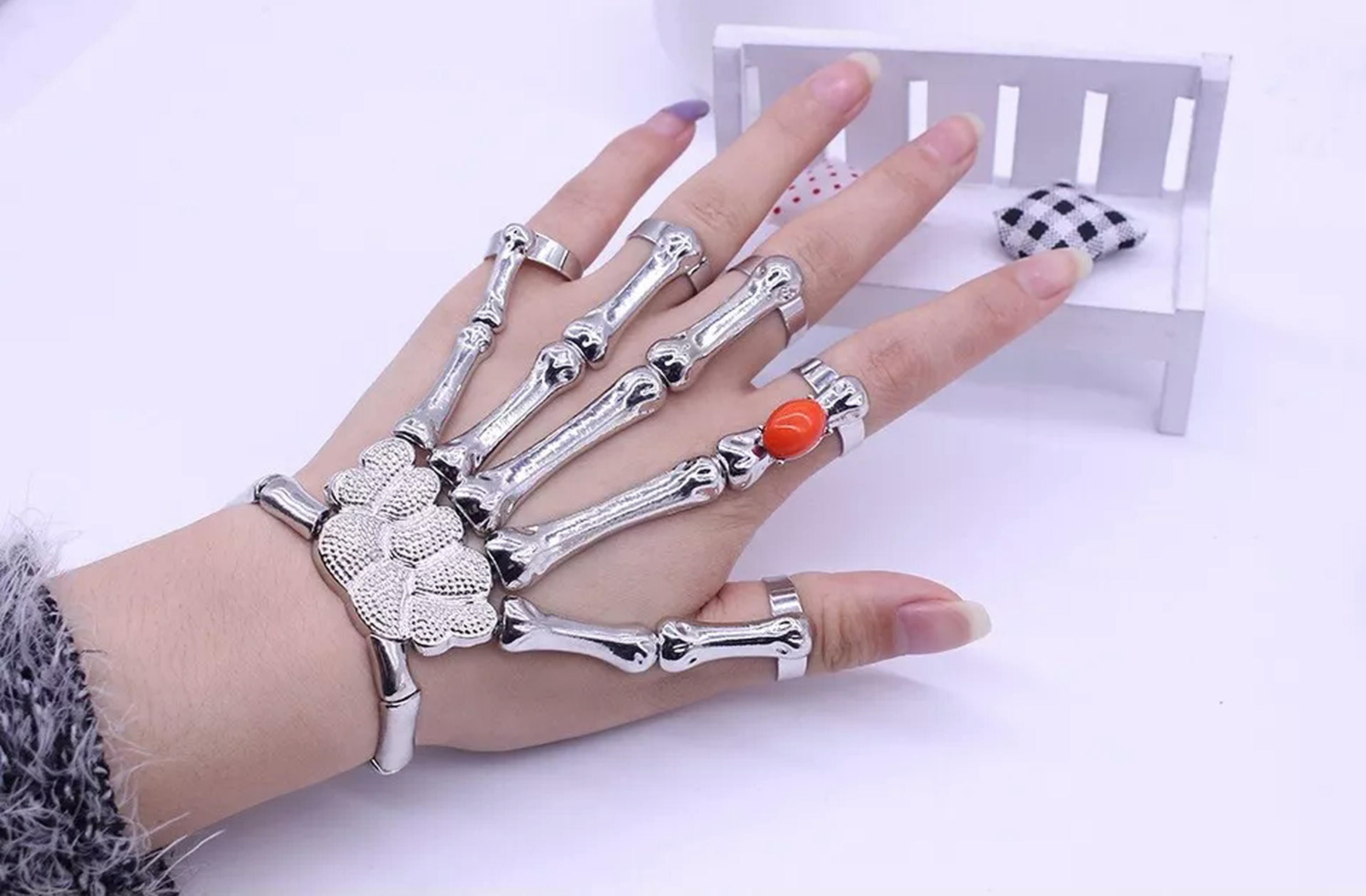 HOOUN Talon Skeleton Hand Finger Bone Halloween Prop Bracelet Claw ...