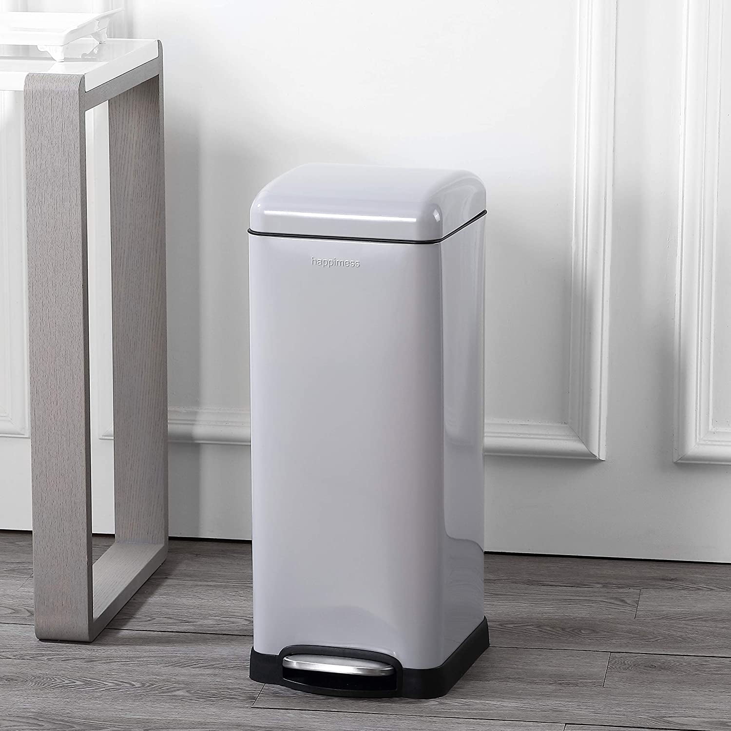 HPM1007C Betty Retro 8-Gallon Step-Open Trash Can with Soft-Close Lid ...