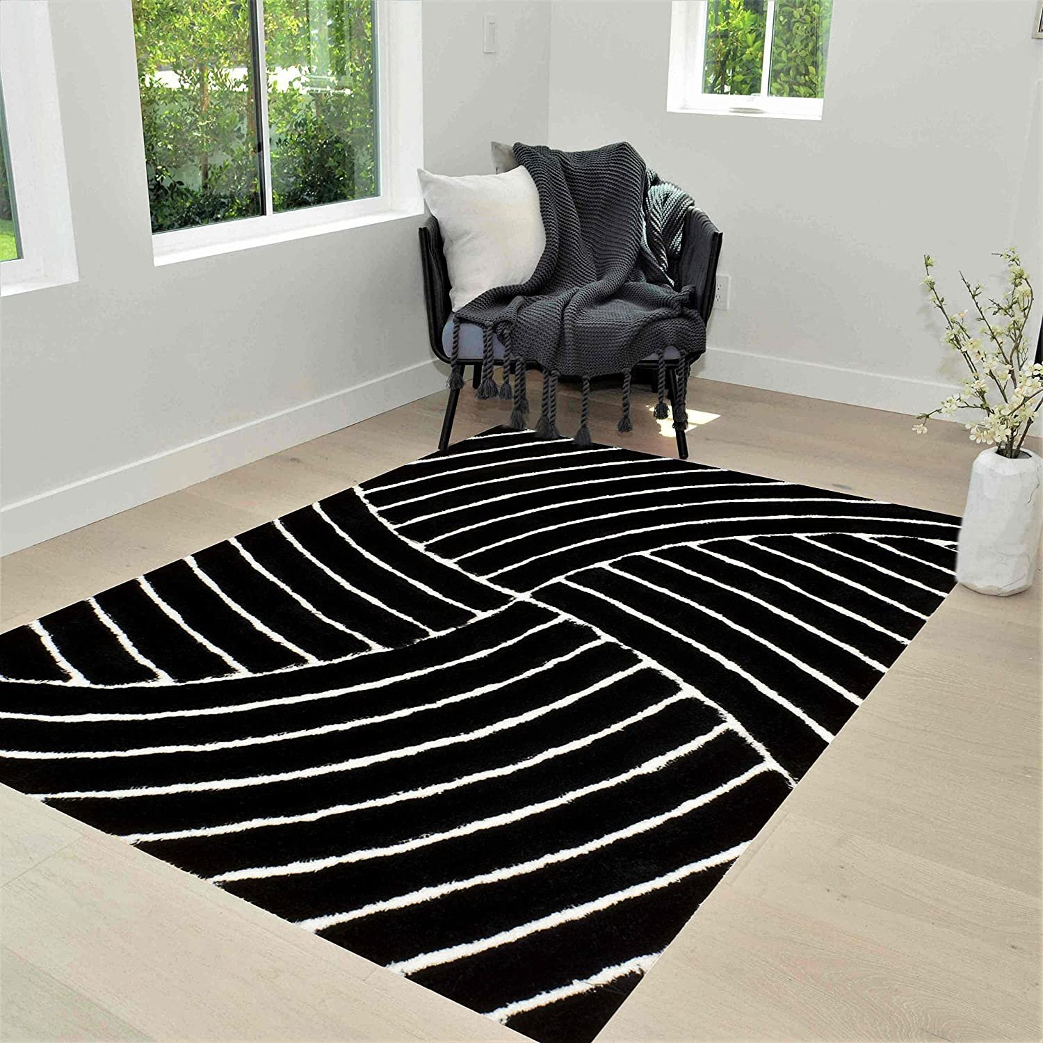 HR Ultra-Soft Black and White Shaggy Rug with Elegant Marble Pattern ...