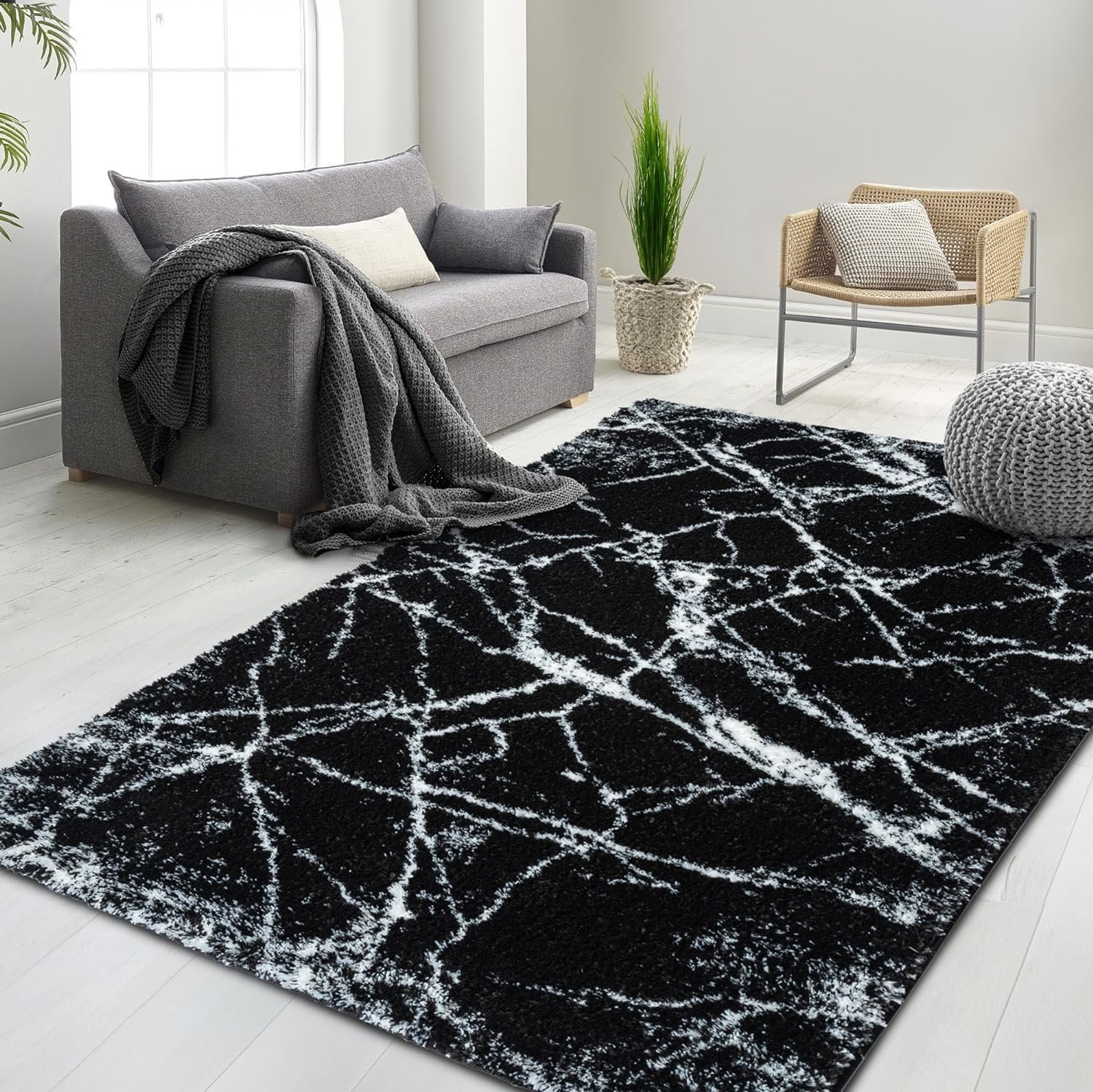 HR Ultra-Soft Black and White Shaggy Rug with Elegant Marble Pattern ...