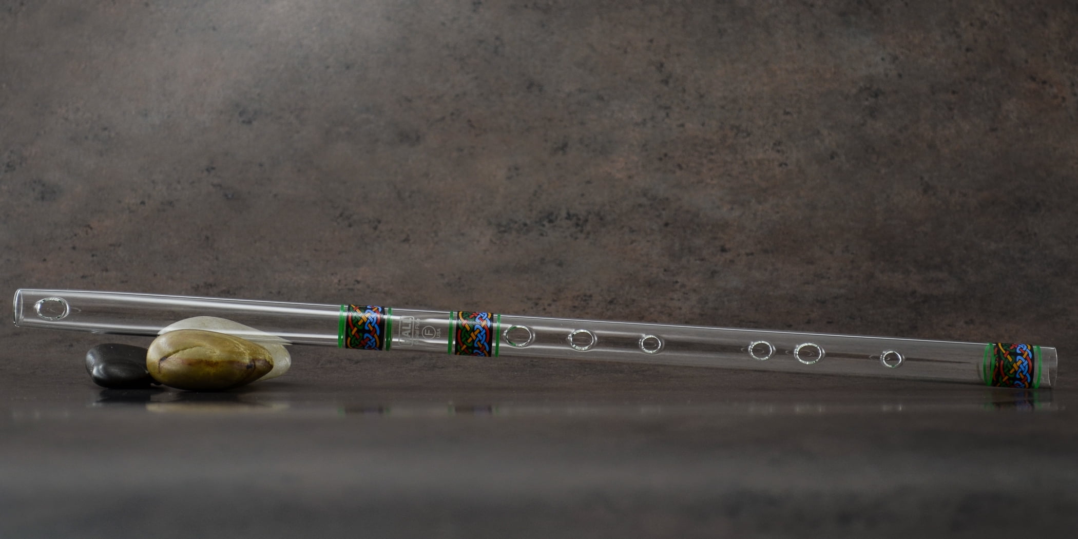 Hall Crystal Flute 11993 - Inline Glass Flute in F - Lurgan Celtic ...