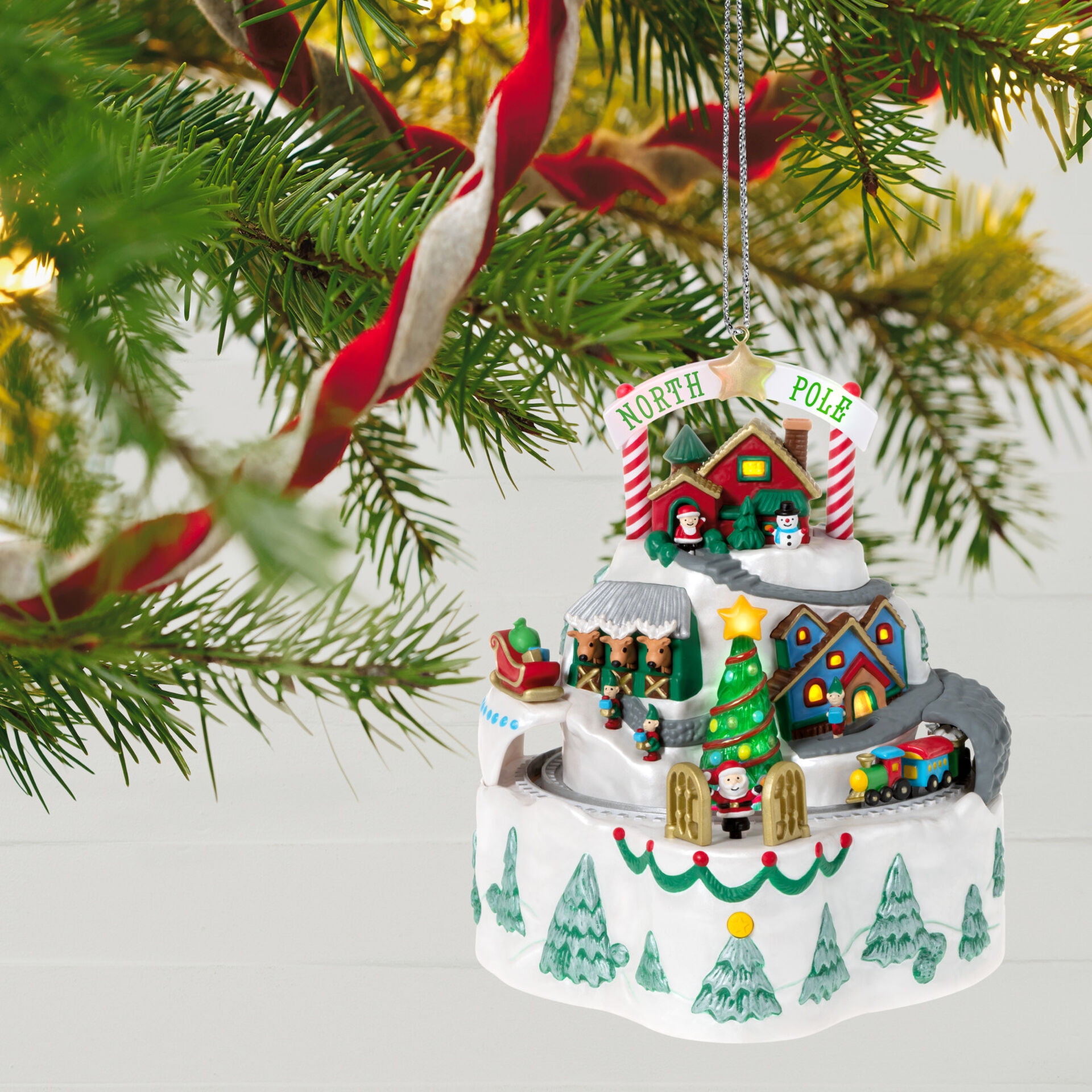 Hallmark QGO2185 North Pole Village Musical W/ Light and Motion 2021 ...