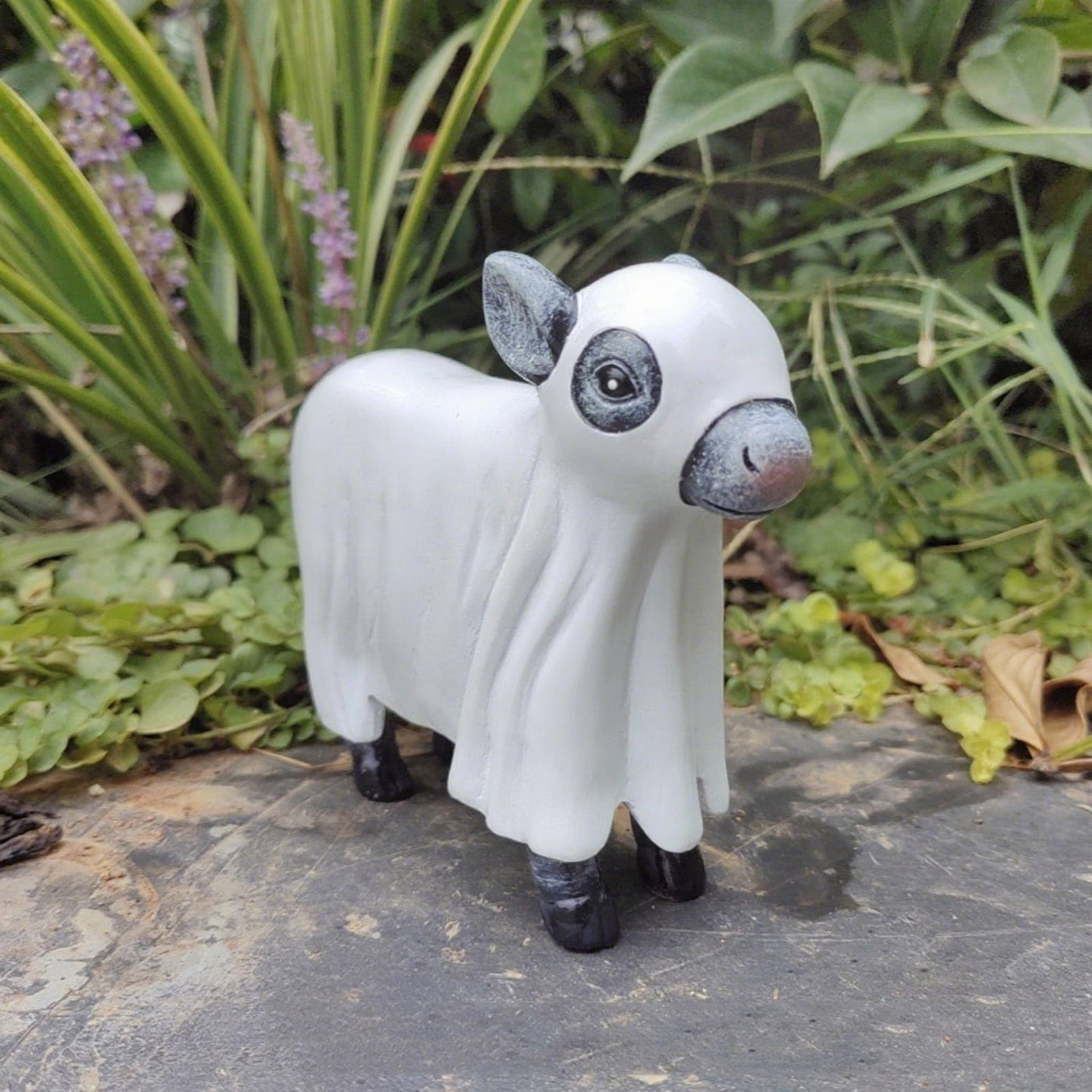 Halloween Metal Ghost Cow Statue, Mental Ghost Cow Statue Halloween ...