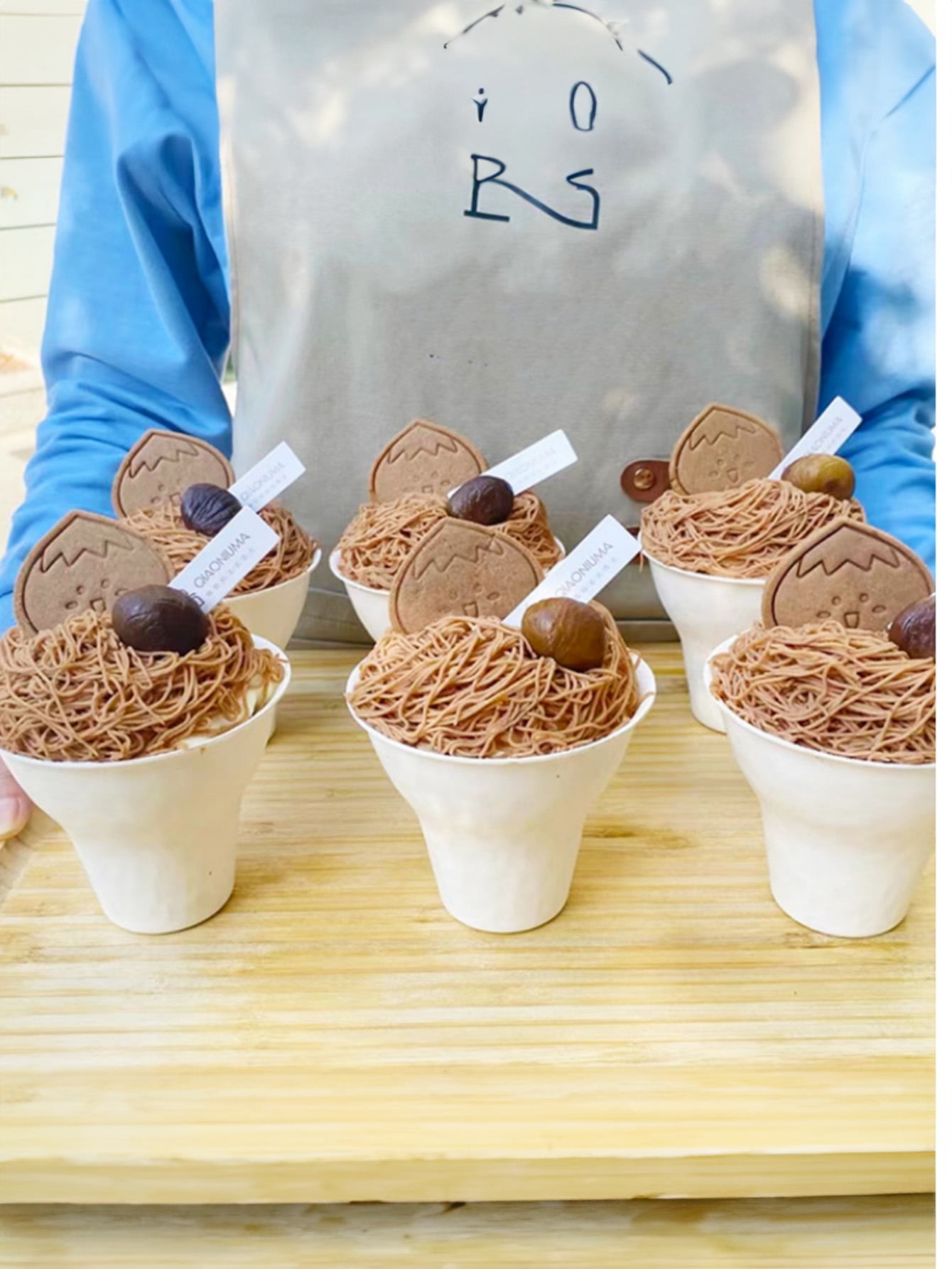 Hand holding chestnut cup packing box, chestnut cake packing box, hand ...