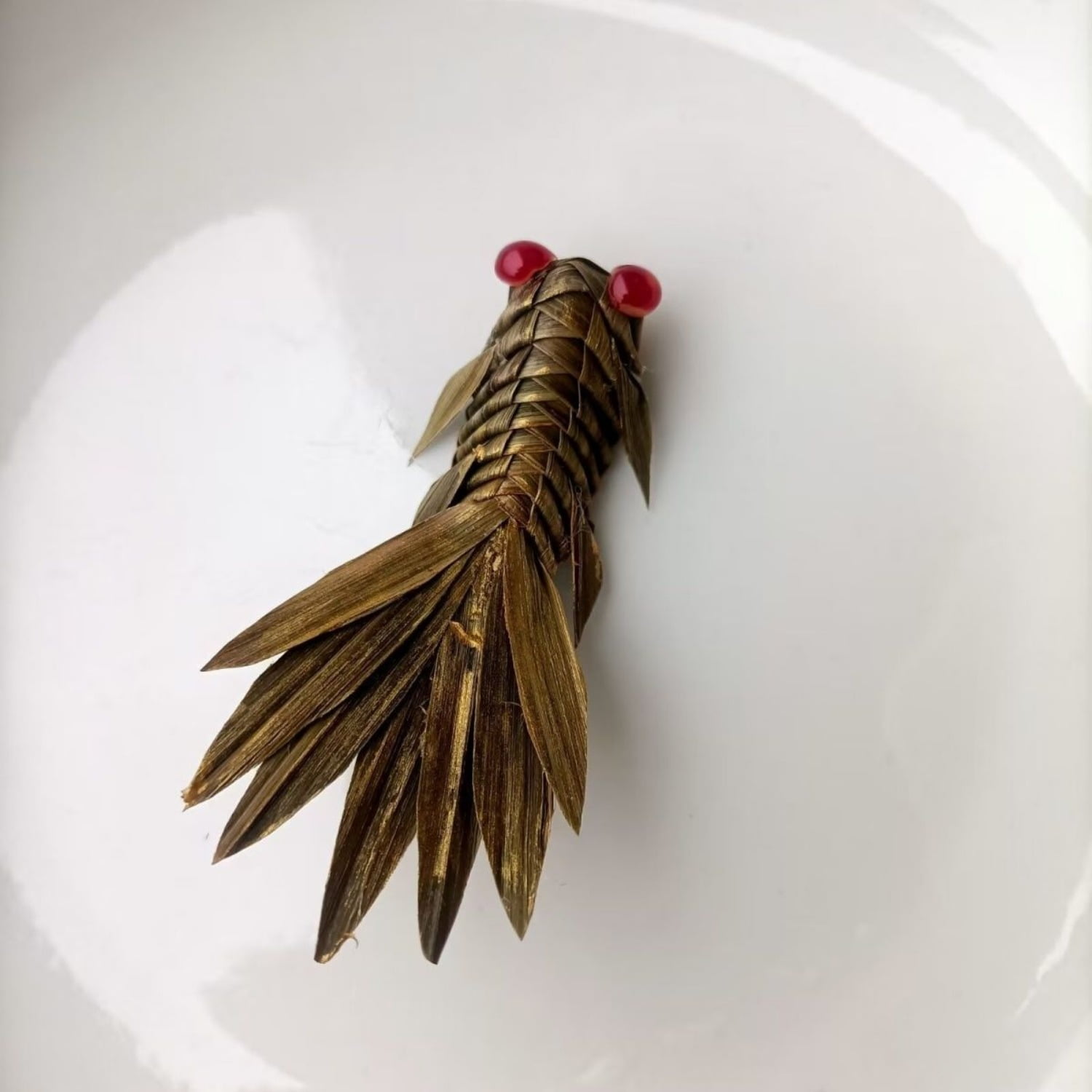 Handmade Straw Goldfish Figurine Woven Animal Ornament Traditional ...