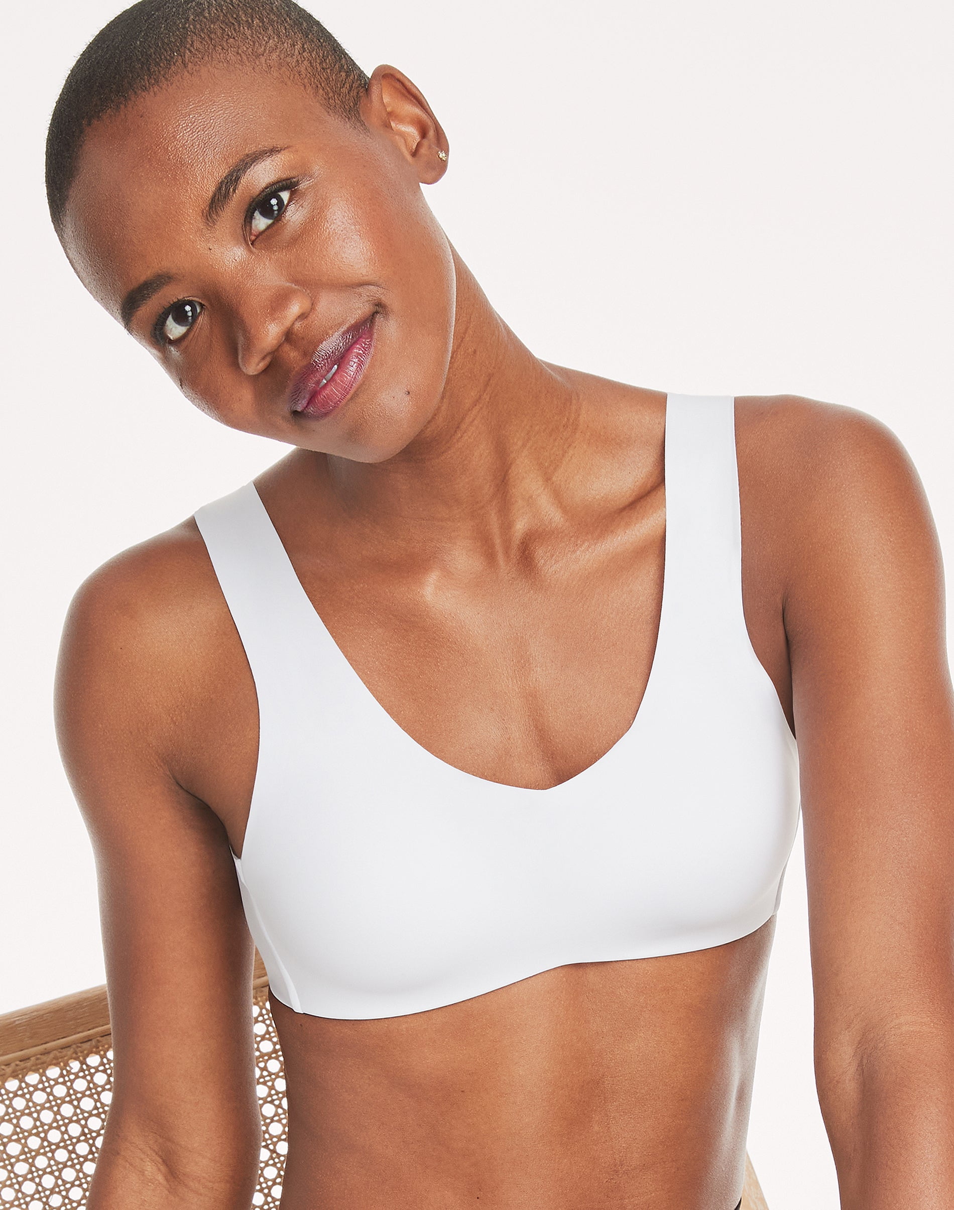 Hanes Ultimate Ultra Light Comfort Womens Wireless Bra White Xl