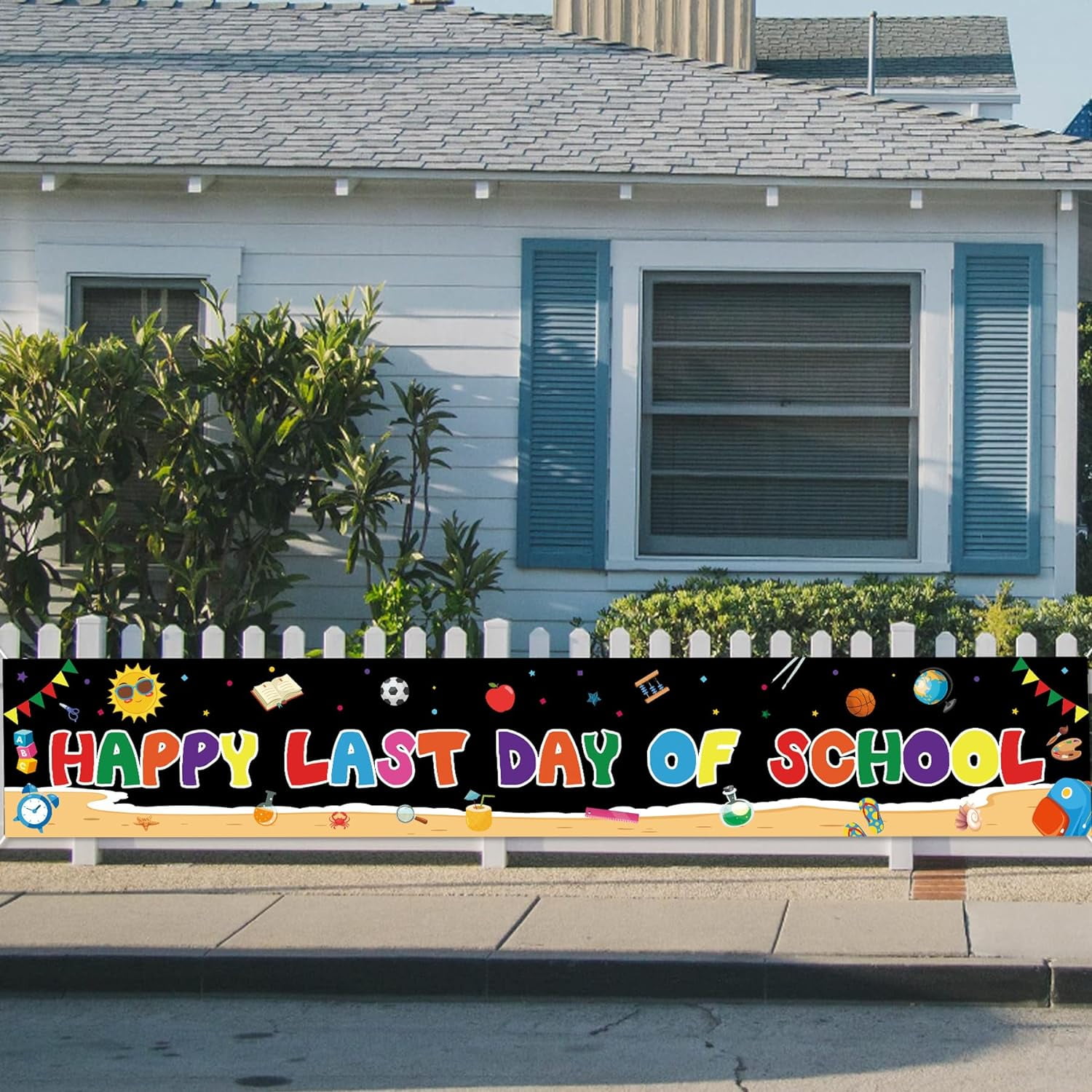 Happy Last Day of School Banner - End of School Year Party Decorations ...