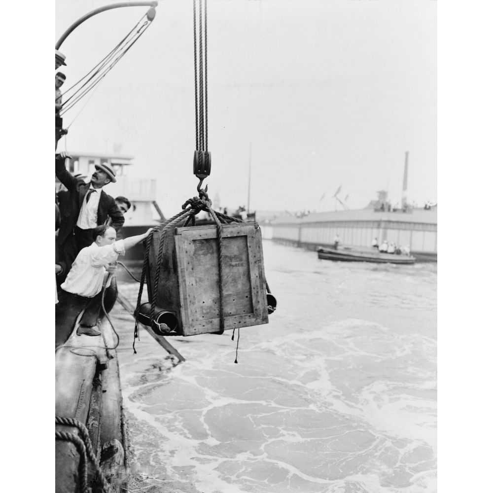 Harry Houdini In The Crate Being Lowered From Ship Into Water In New ...