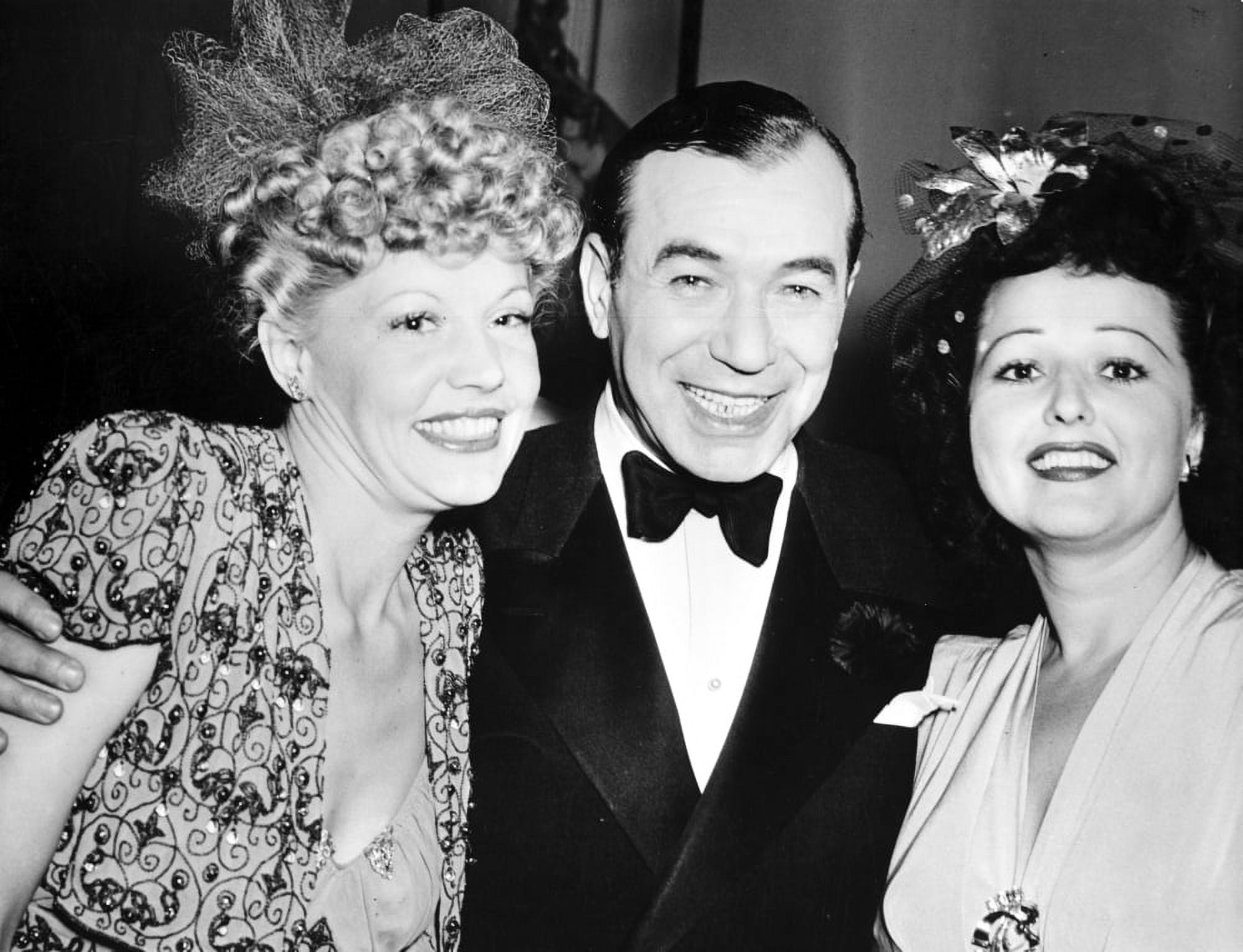 Harry Richman poses with women at a party Photo Print (24 x 30) - Walmart.com