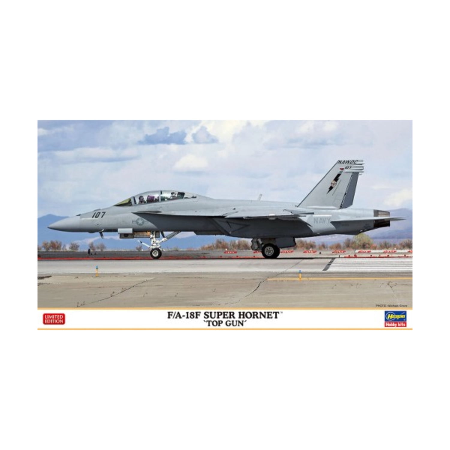 Hasegawa F/A-18F Super Hornet "Top Gun" USN Fighter (Limited Edition ...