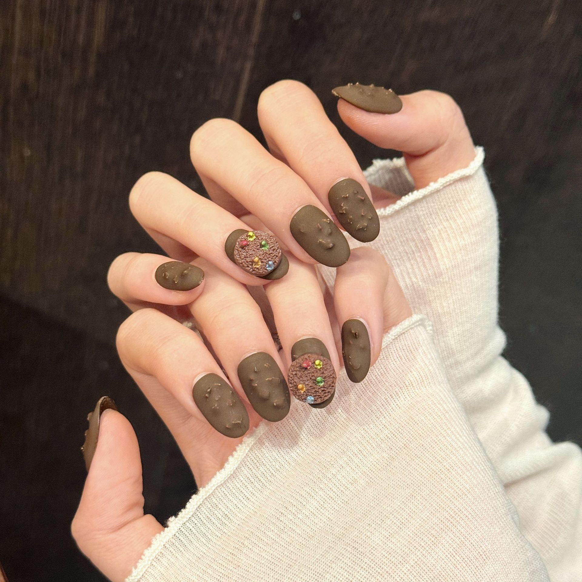 Haute couture cartoon three-dimensional chocolate cookies hand-worn ...