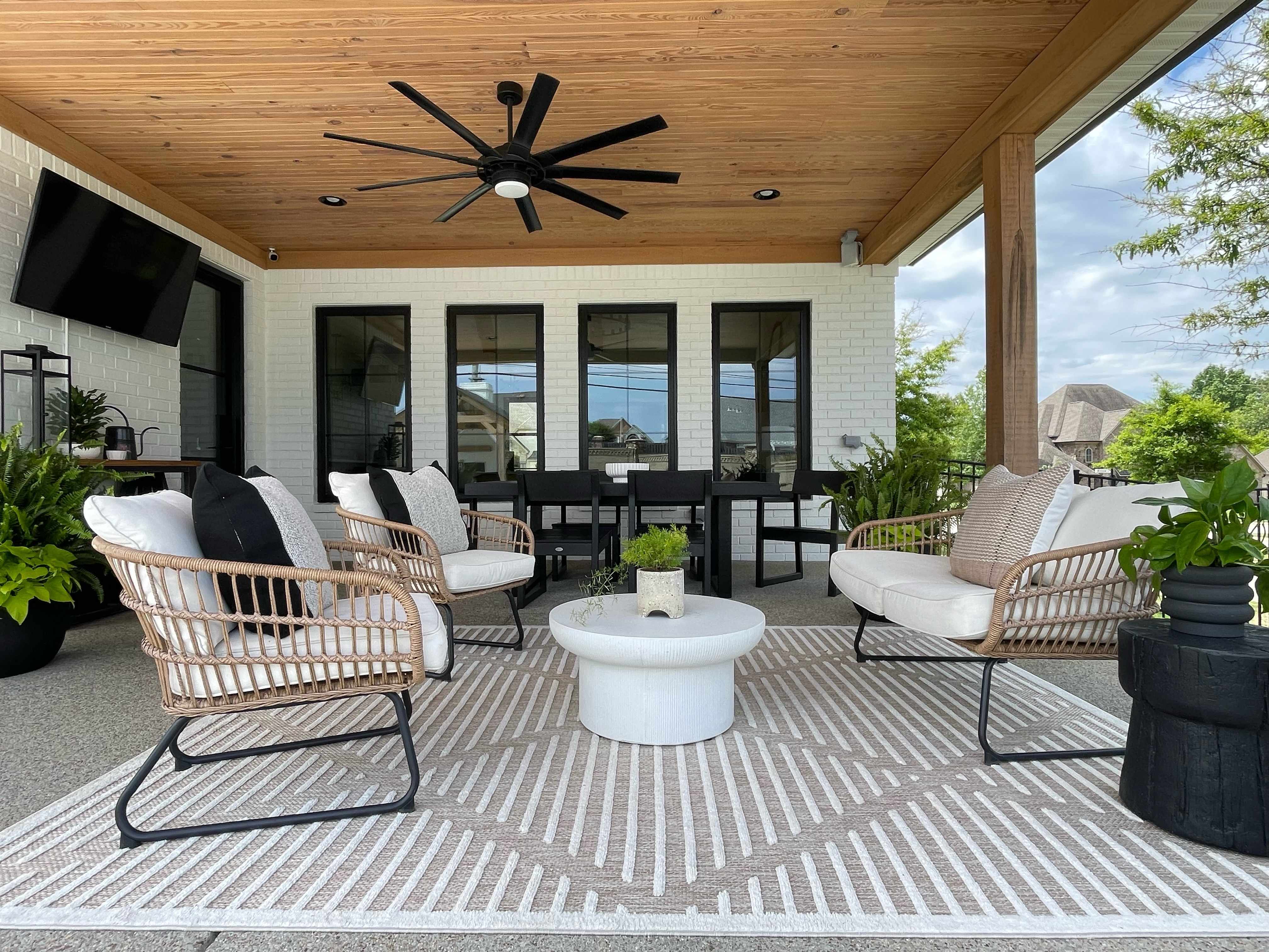 Afuera Living 7' 10" x 10' Outdoor Trellis Area Rug in Navy and Blue ...