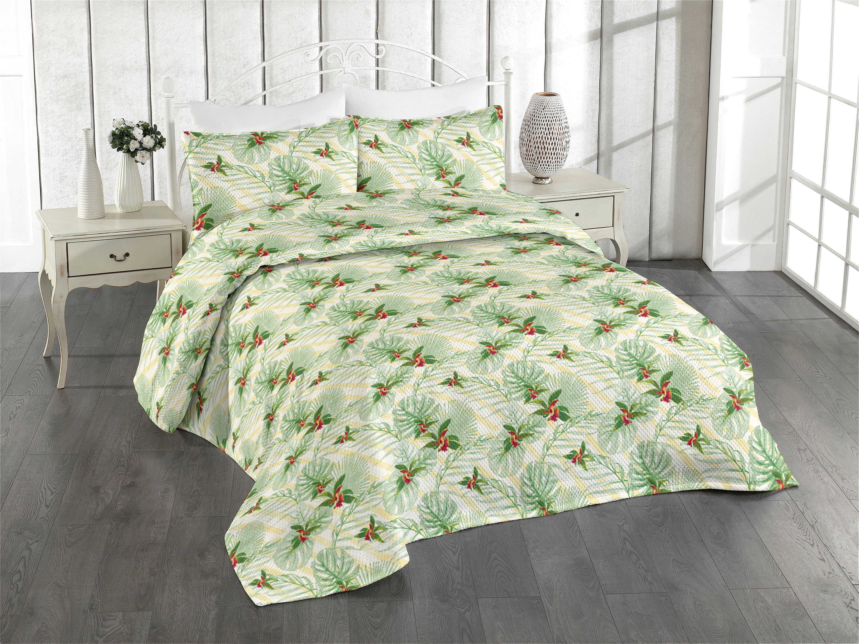 Hawaiian Coverlet, Tropical Bouquets of Jungle Palms Exotic Orchid ...