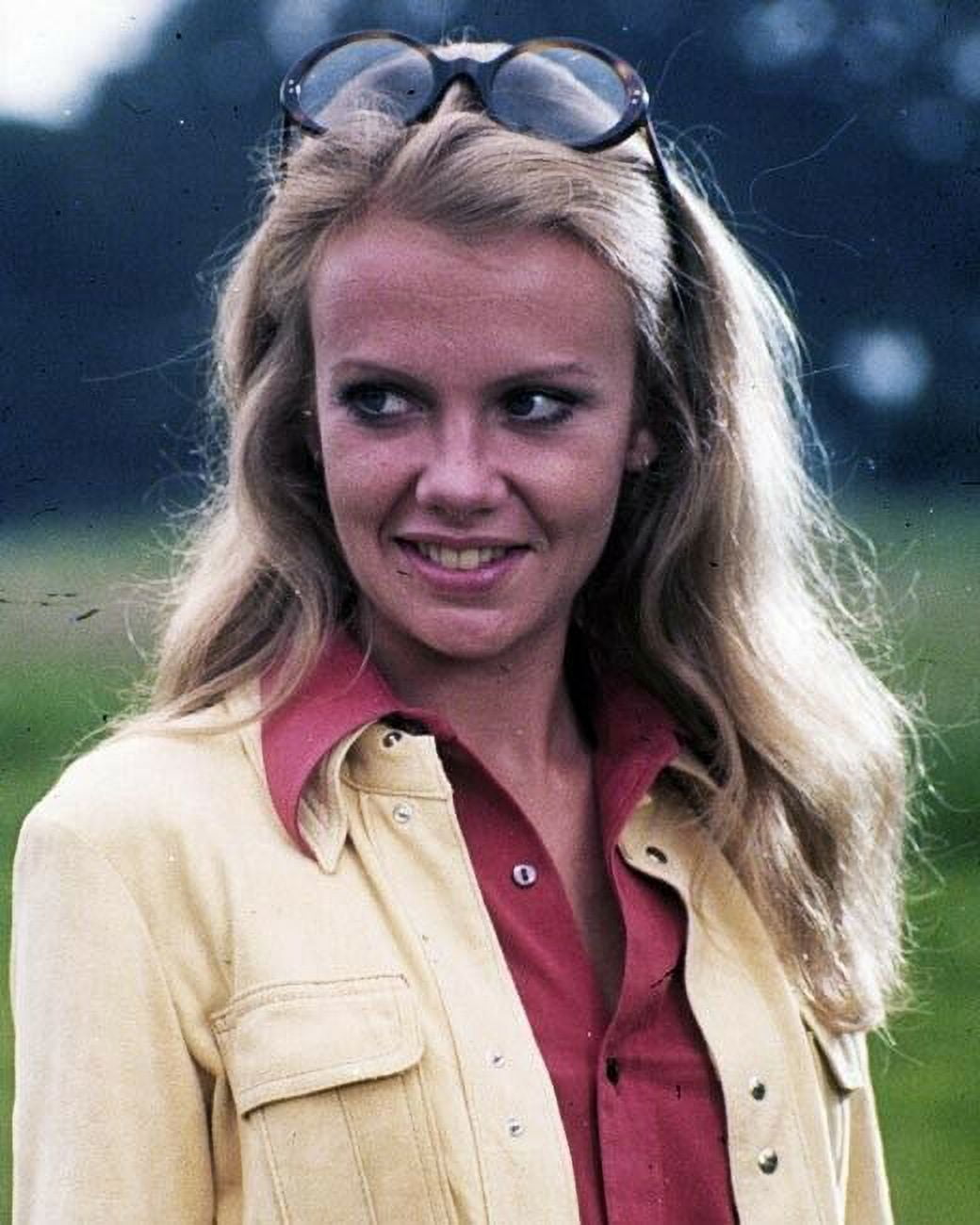Hayley Mills early 1970's smiling portrait sunglasses in her hair 8x10 ...