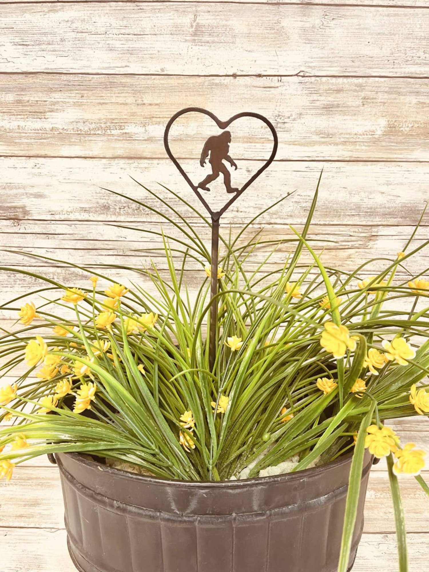 Heart Outline with Bigfoot Garden Plant Stake - Walmart.com