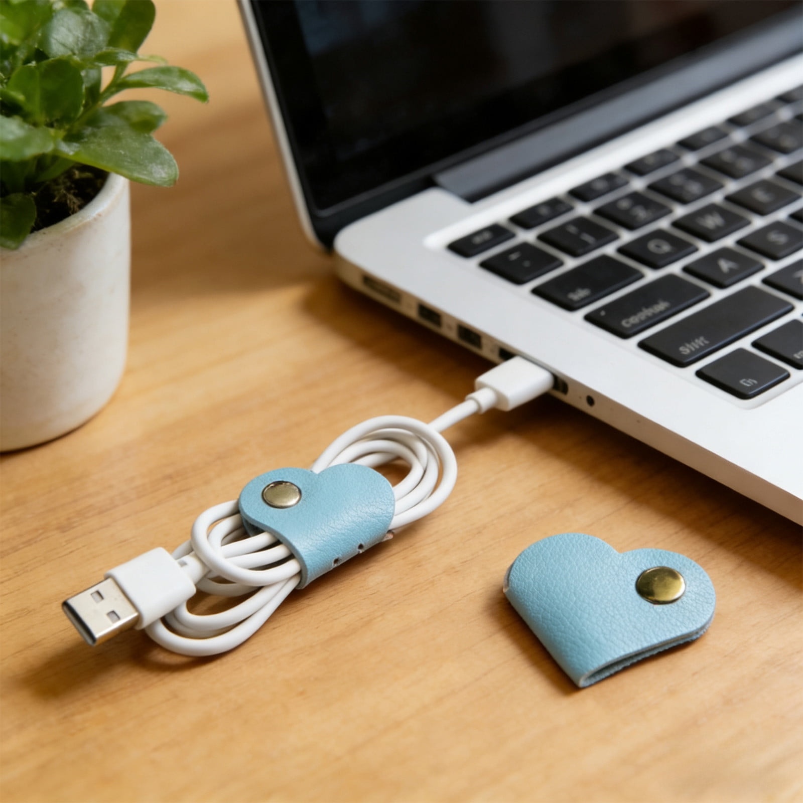 Heart-Shaped Leather Cable Organizer, Stylish Portable Data Cord ...