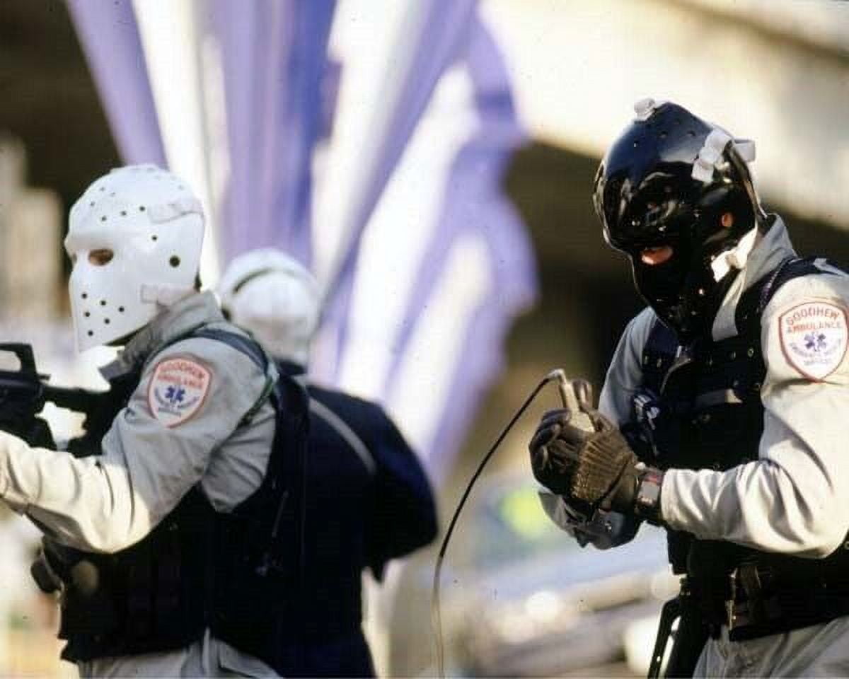 Heat 1995 Val Kilmer wearing mask holding rifle in heist scene 5x7 inch ...