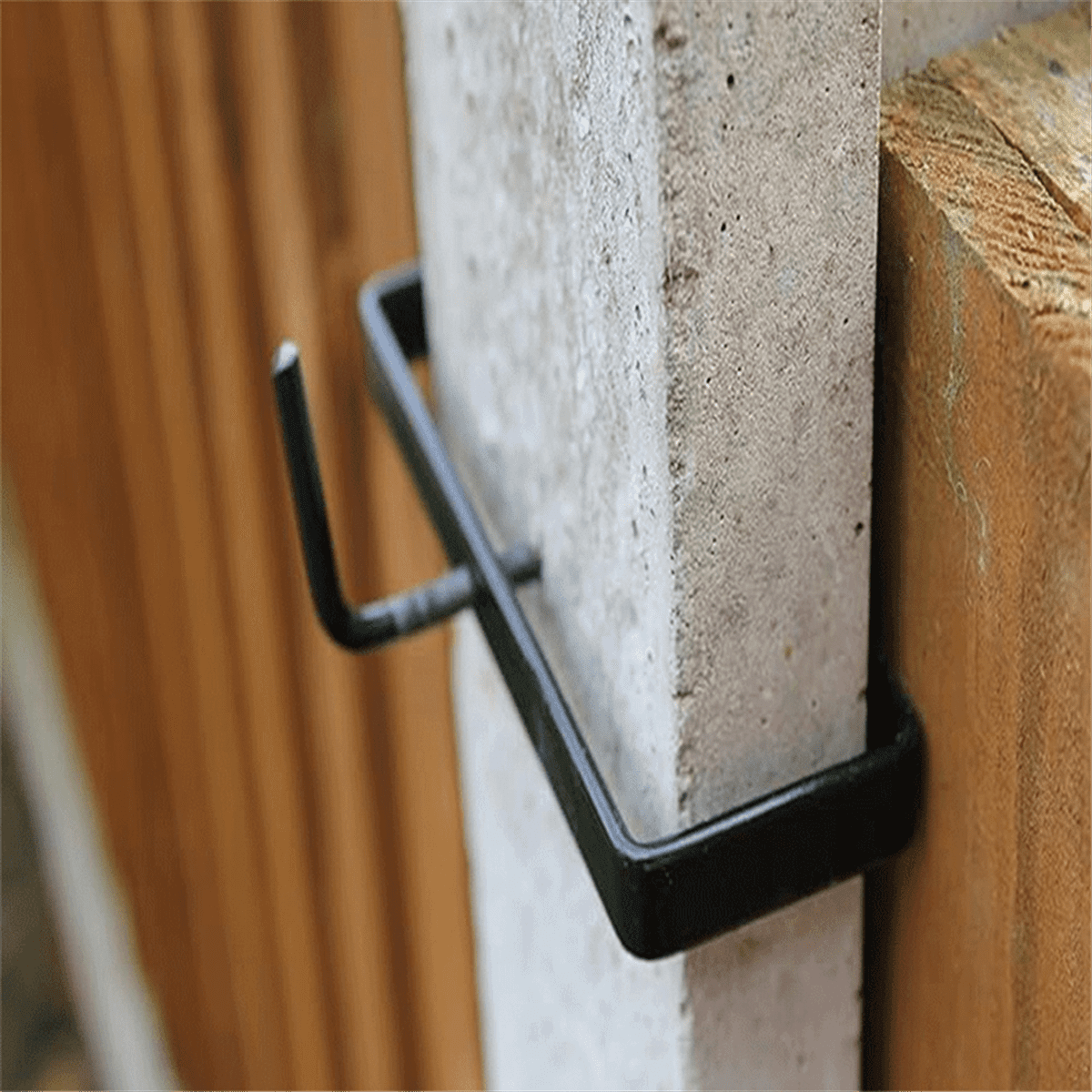 Heavy-Duty Concrete Column Clip Fence Column Metal Fixing Bracket is ...