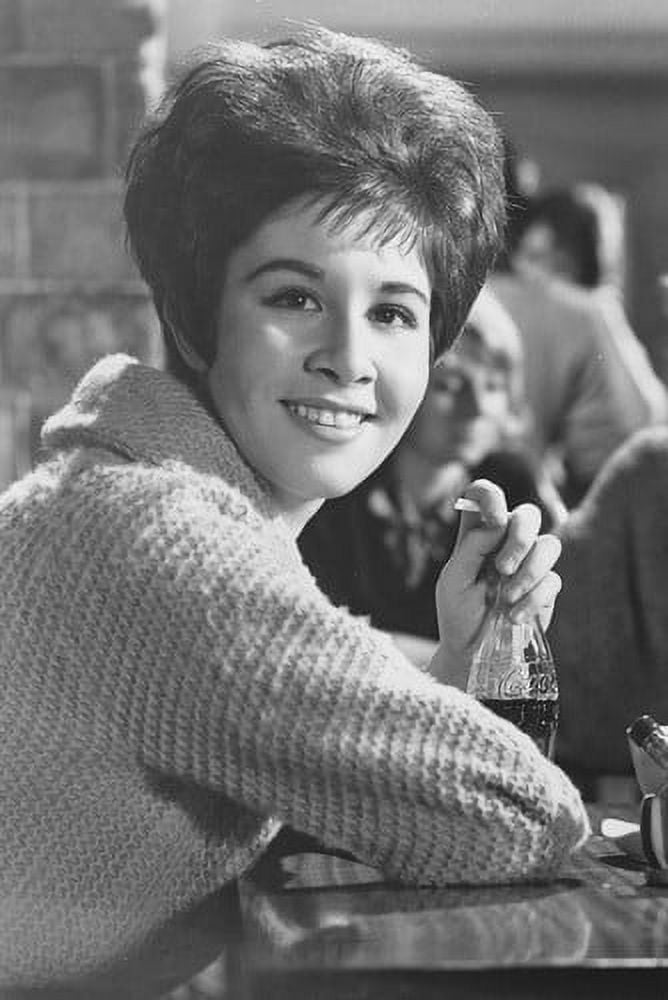 Helen Shapiro 24x36 Poster - Walmart.com