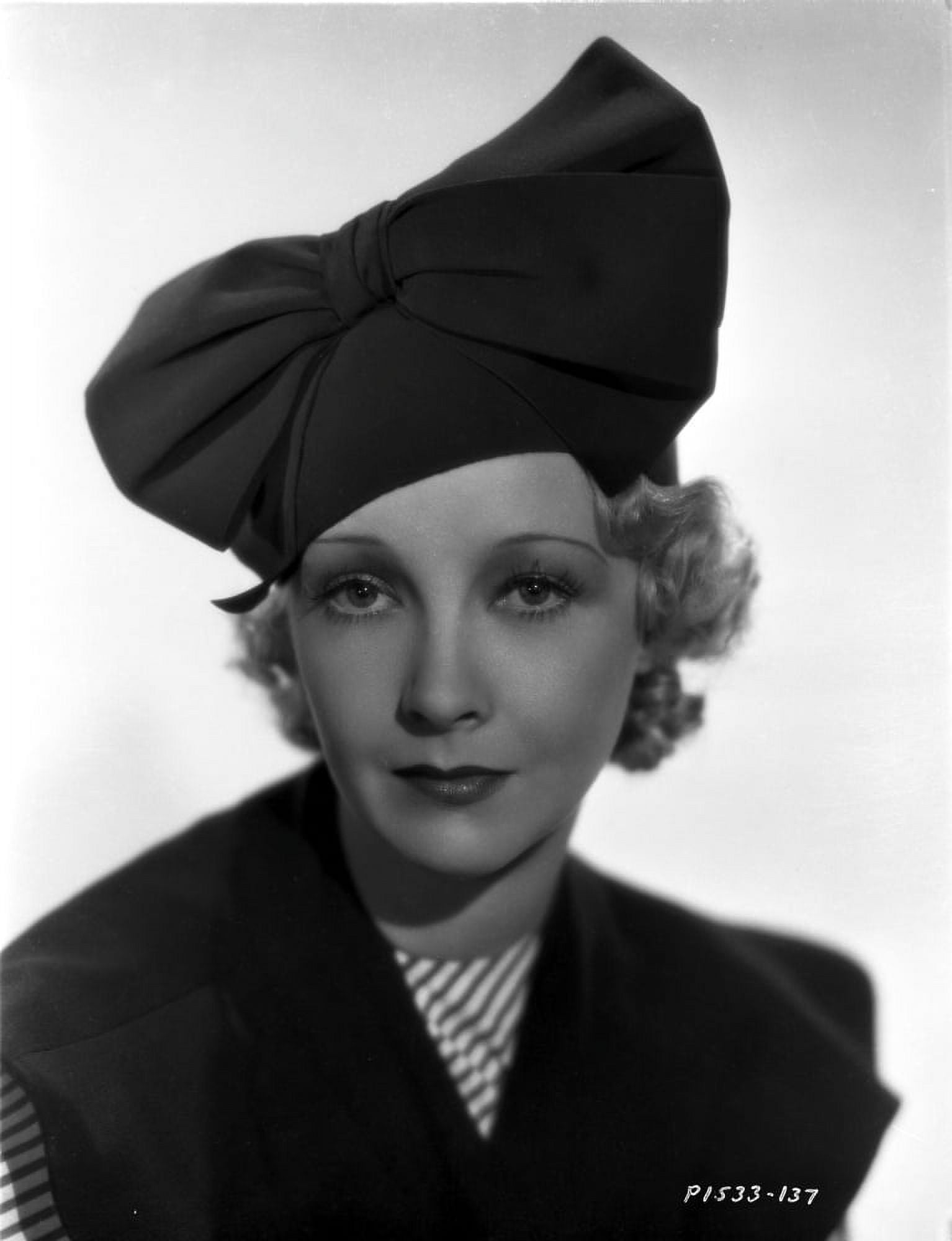 Helen Twelvetrees wearing a Black Vest Photo Print (24 x 30) - Walmart.com