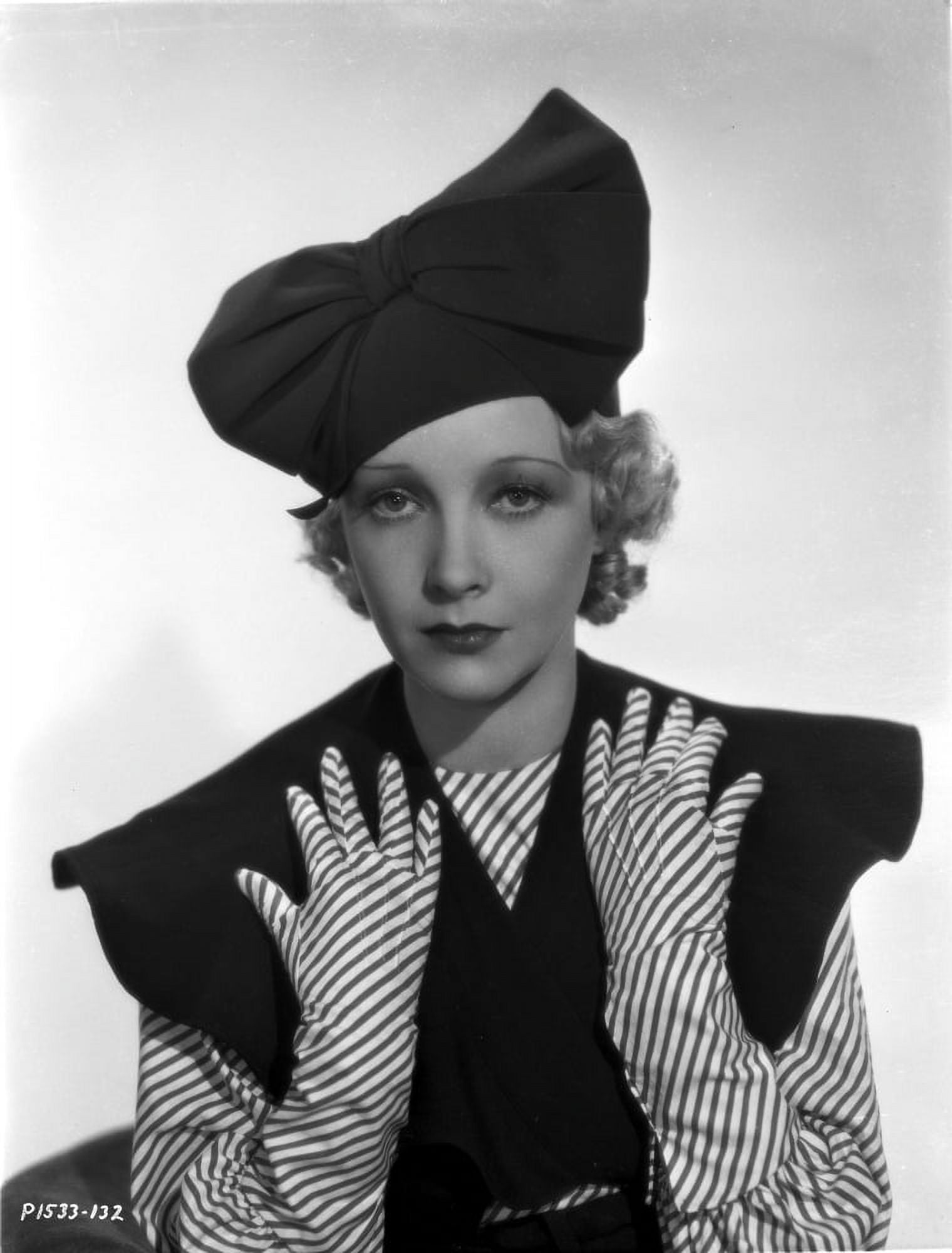 Helen Twelvetrees wearing in Black Hat Photo Print (24 x 30) - Walmart.com