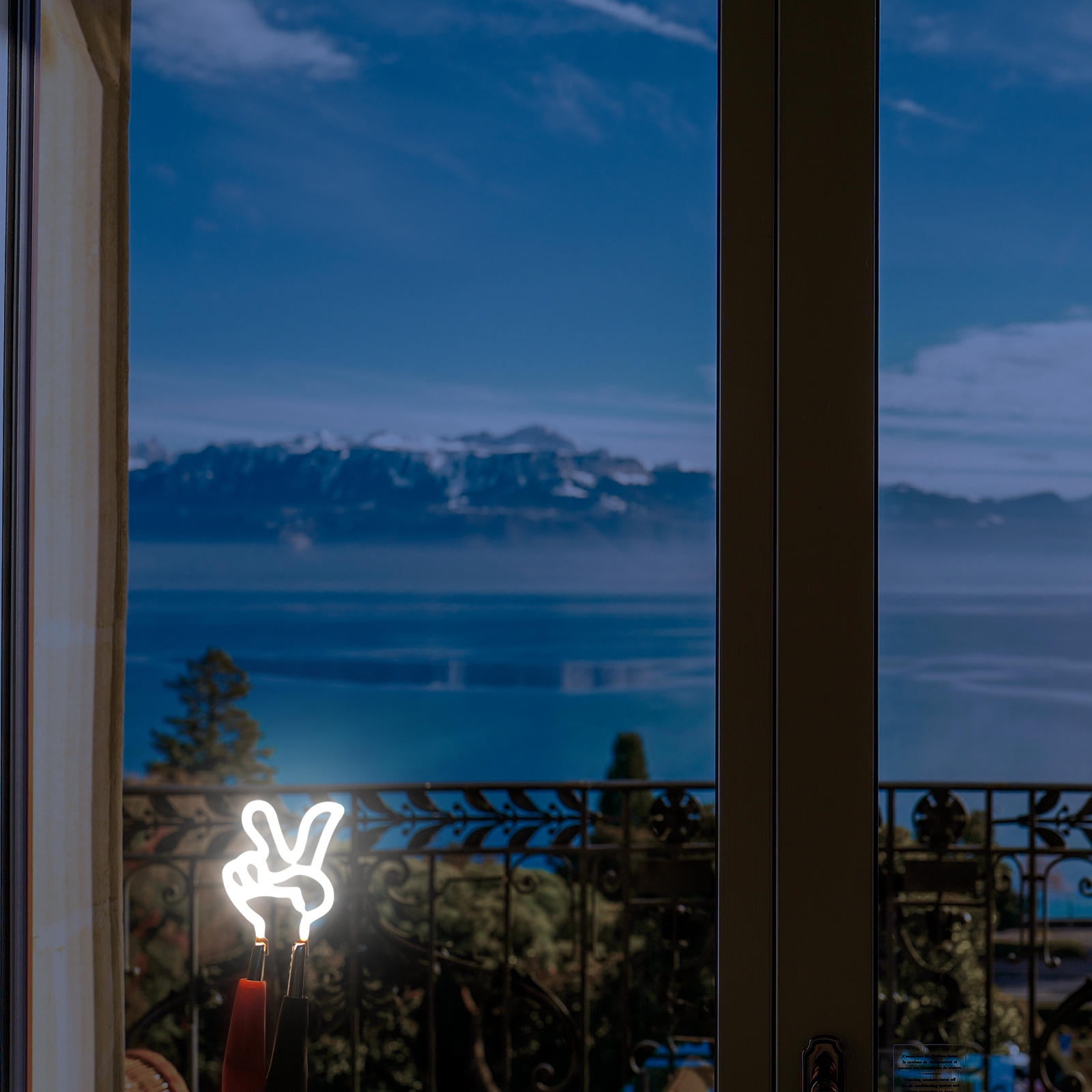 Hemoton Hand Gesture Neon Light Peace Sign LED Wall Decor Retro Peace ...