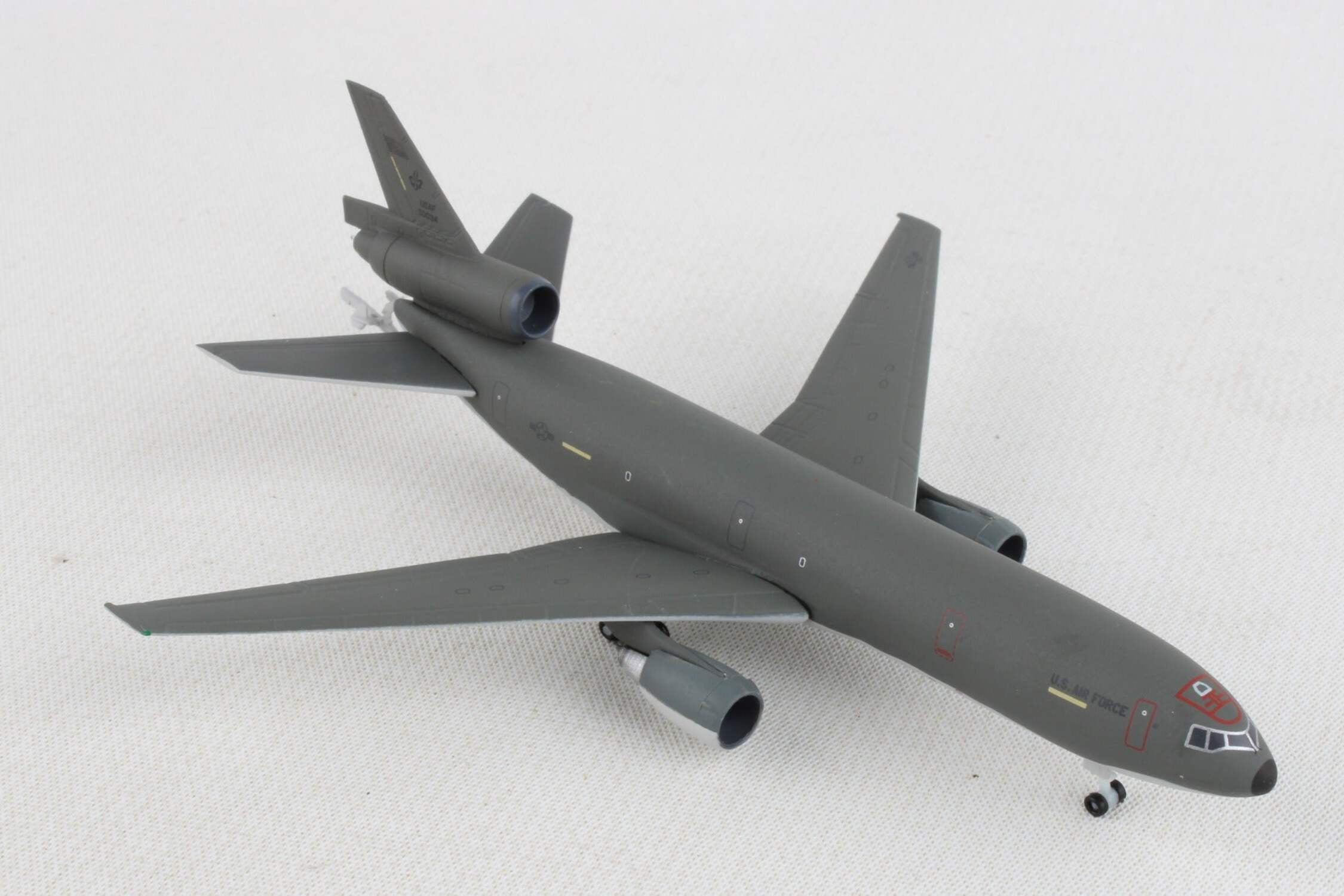 Herpa HE536479 1-500 Scale Louisiana Yard Dog 85-0034 USAF Model Plane ...