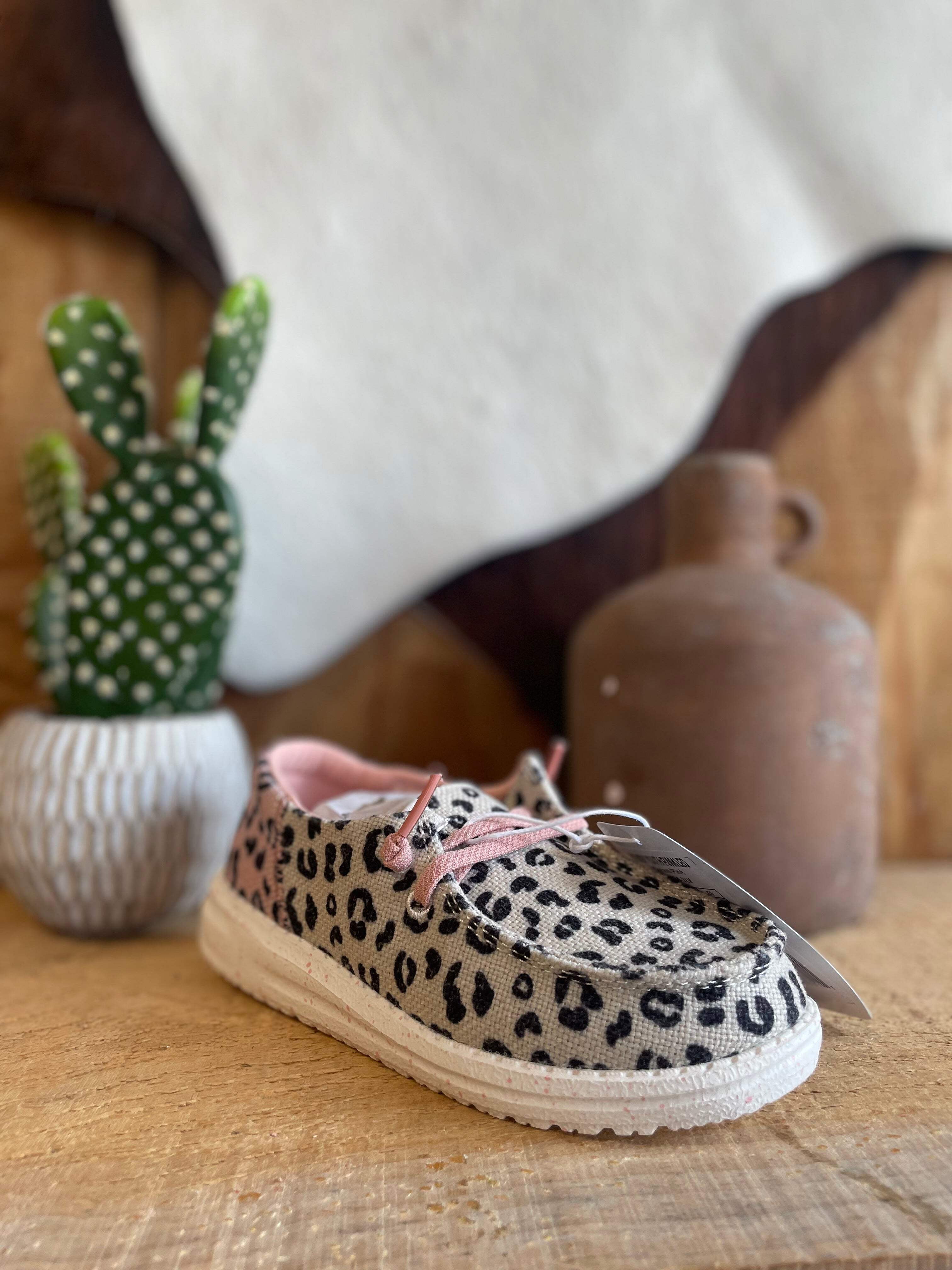 Hey Dude Boys Wendy Funk Leo Cream and Pink Casual Shoe 6 Multi ...