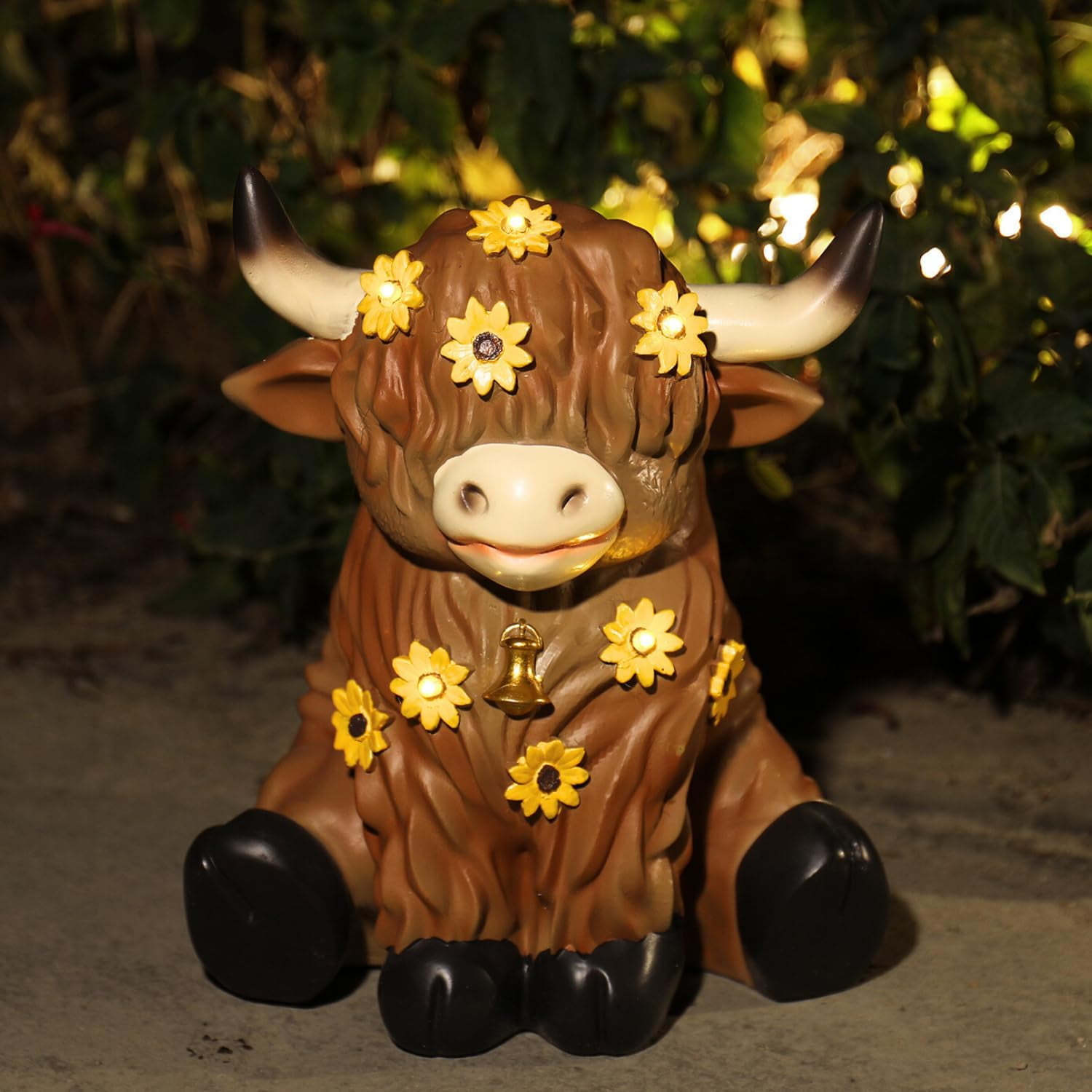 Highland Cow Decor, Solar-Powered Outdoor Statue, Resin Material ...
