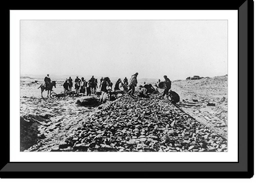 Historic Framed Print, Bau der Ḥigâzbahn, Beschotterung des Bahnkörpers, 1906, 17-7/8" x 21-7/8 ...