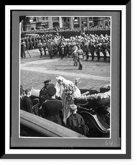Historic Framed Print, [Hermann Göring and bride getting out of wedding ... Historic Framed Print, [Hermann Göring and bride getting out of wedding ...