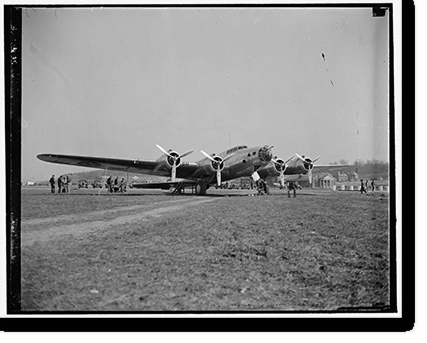 Historic Print, New Army Bomber arrives at Bolling Field. Washington, D ...