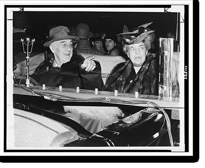 Historic Print, [President Franklin Roosevelt pointing out something of ...