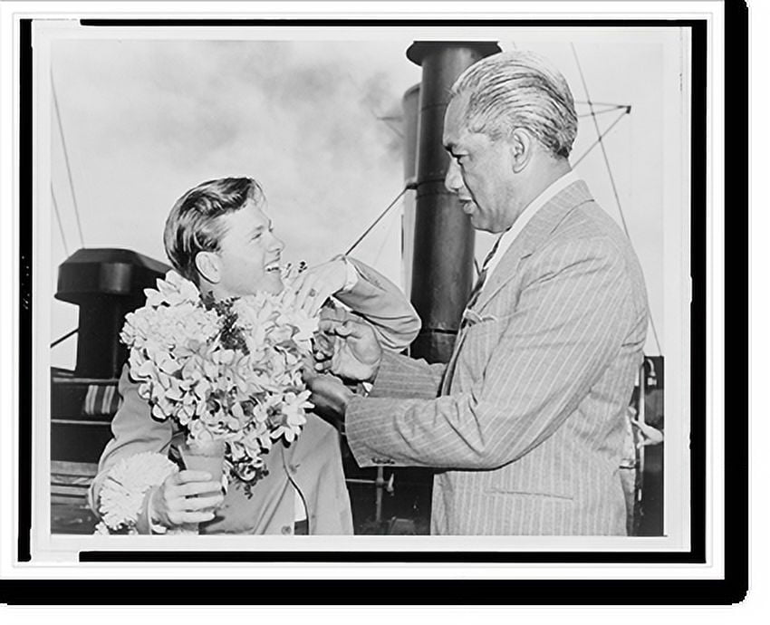 Historic Print, [Sheriff Duke Kahanamoku of Honolulu swears in Mickey ...