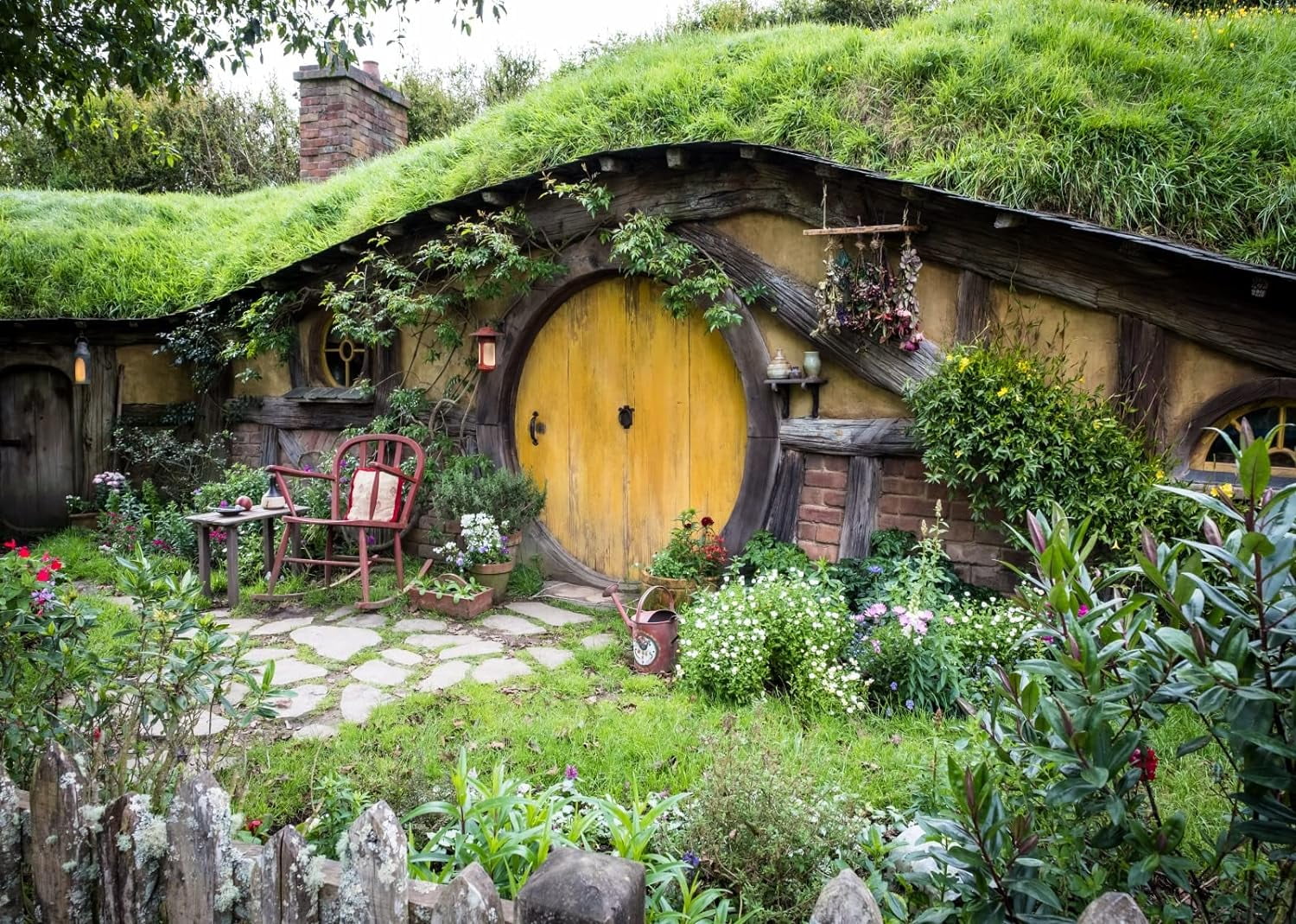 Hobbit Cave Backdrop for Photography Matamata Rural Hobbit Living Cabin ...