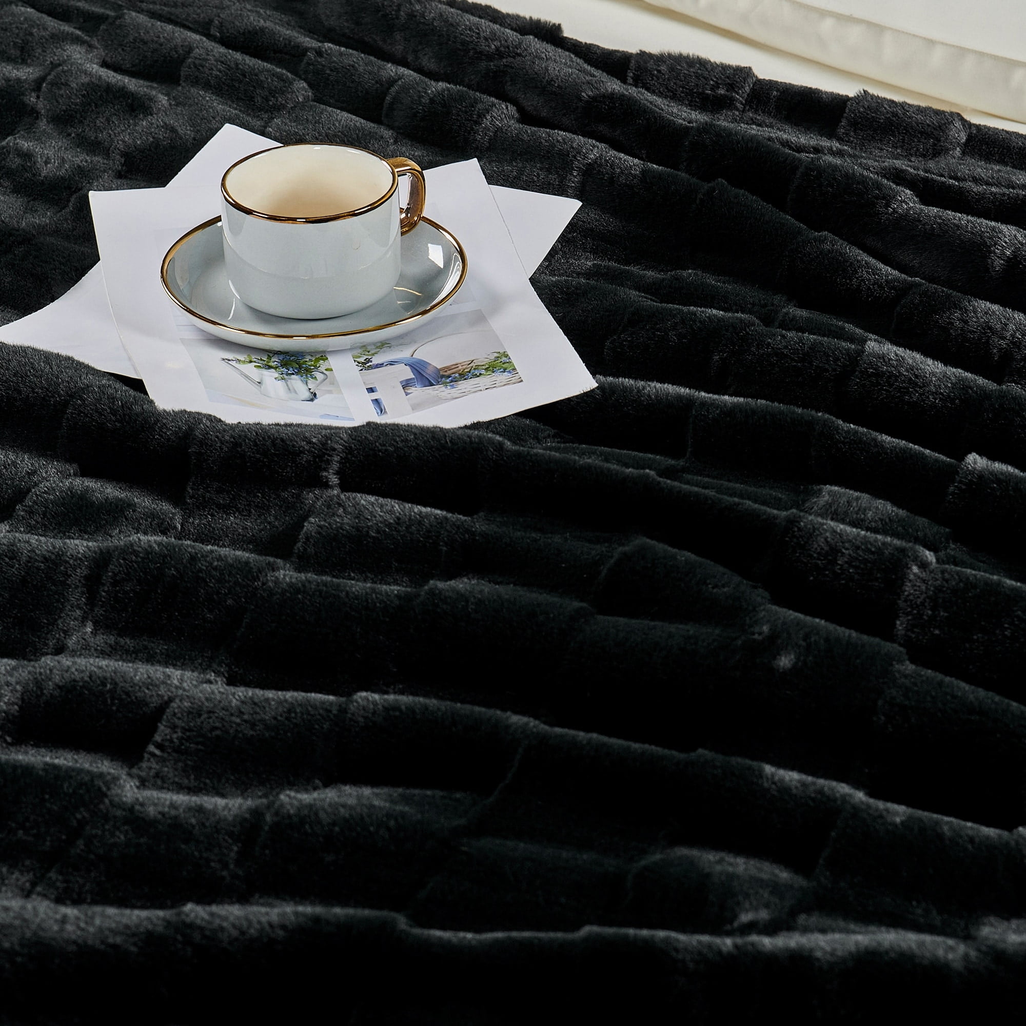 Home Soft Things Brick Textured FauxFur Throw Decorative Blankets 60" x ...