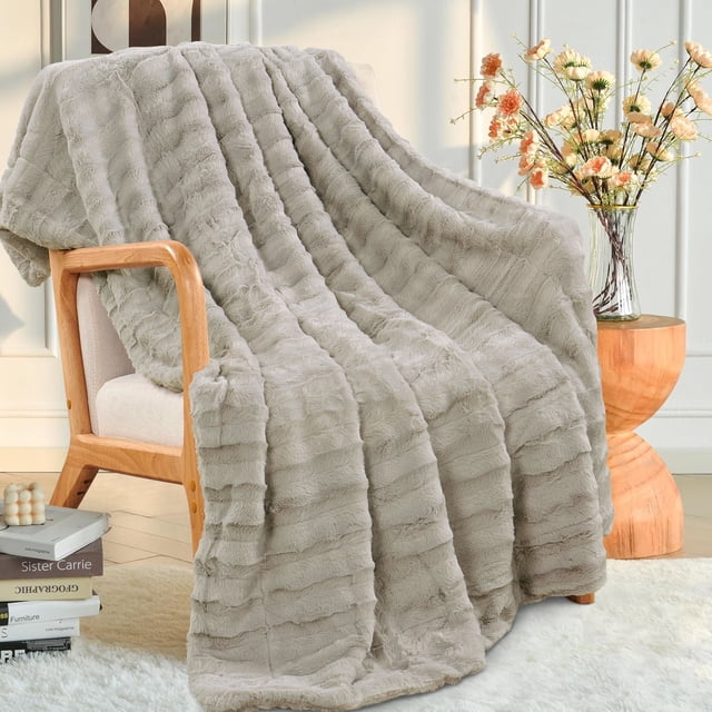 Home Soft Things Oversized Derby Double Sided Fauxfur Throw Silver ...