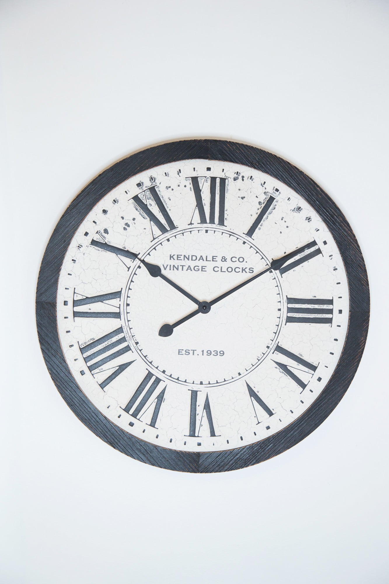 HomeRoots 399181 25 in. Circle Black & White Analog Vintage Style ...