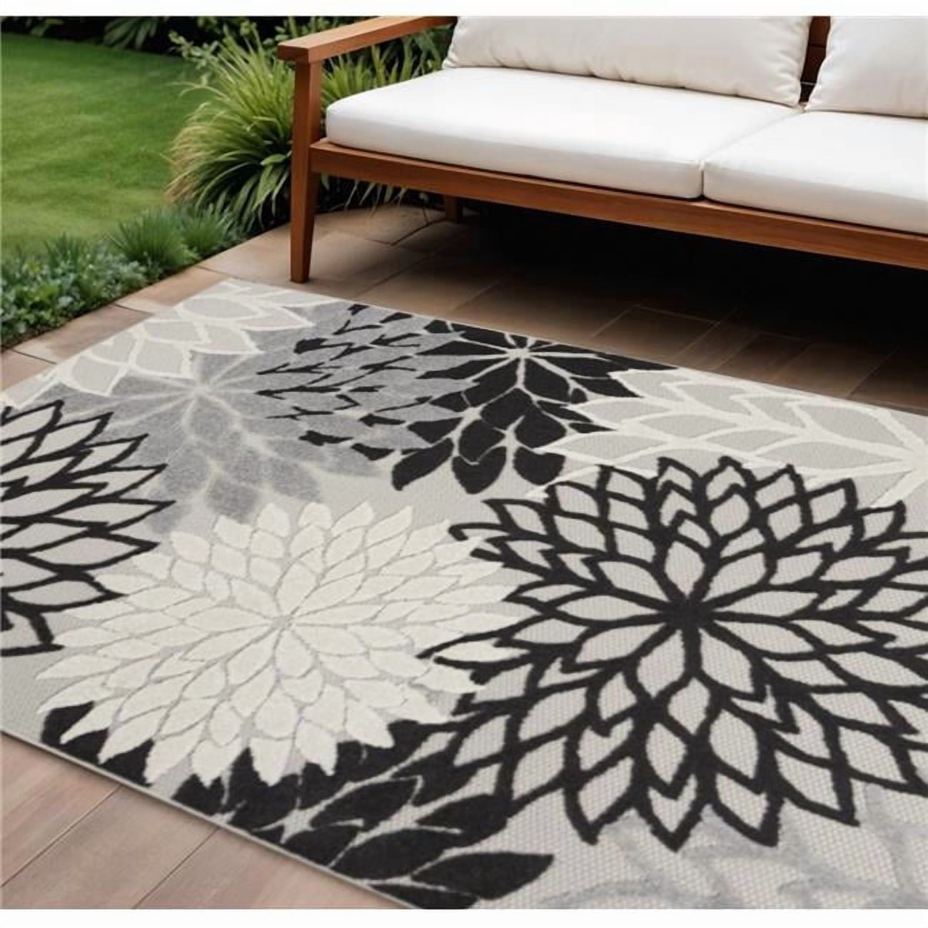 HomeRoots 546678 6 x 9 ft. Black & White Floral Indoor & Outdoor ...