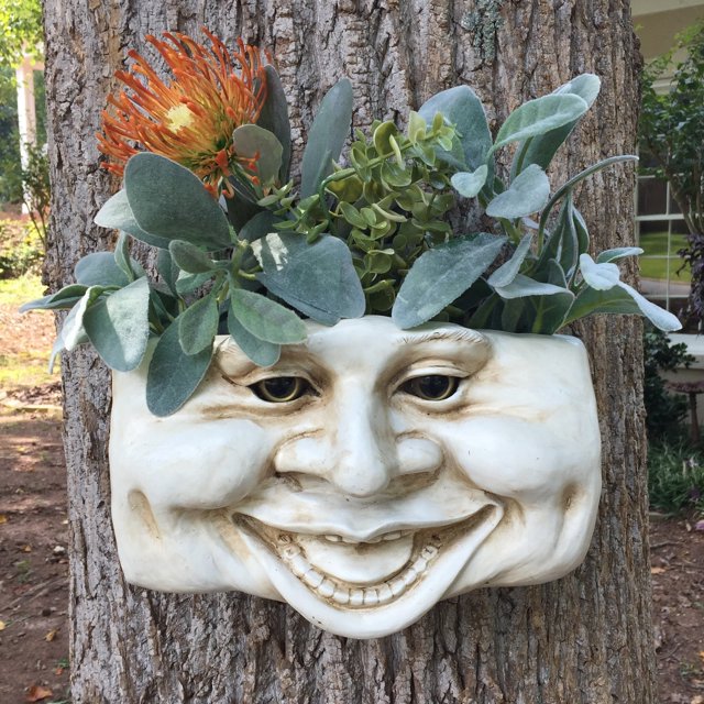 Homestyles Aunt Minnie Muggly Face Garden Statue Tree & Patio Wall ...