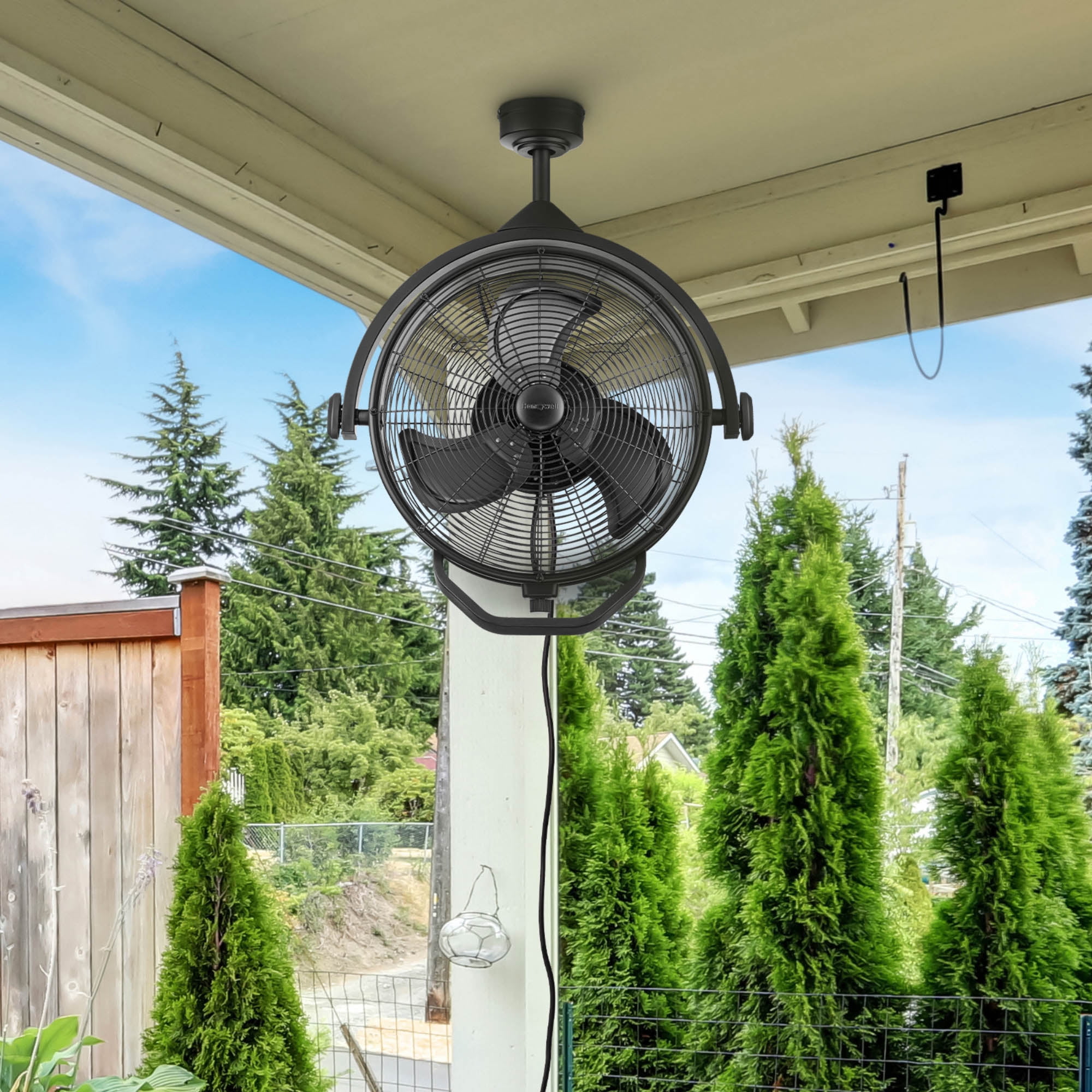 Honeywell Outdoor 18" Fan with Remote, Adjustable, 3 Speeds, Black ...