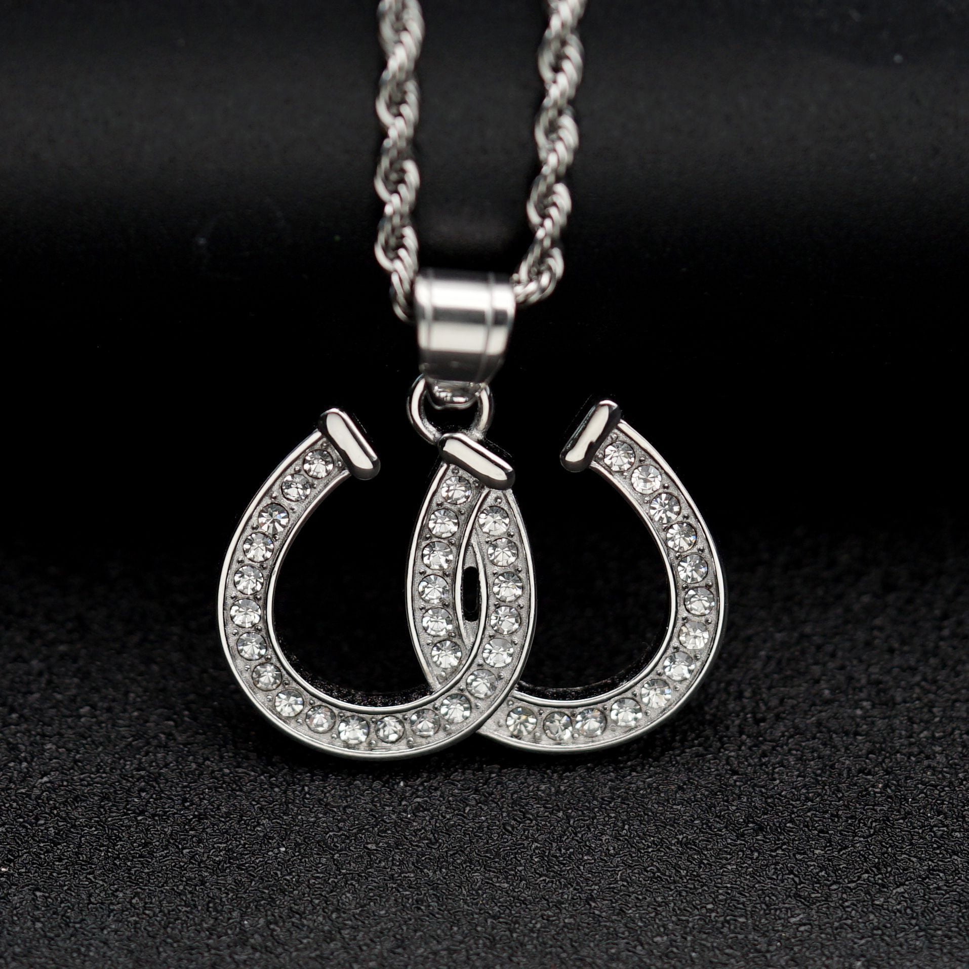 Horseshoe Head Animal Inlaid Cubic Zirconia horseshoe Pendant Necklace ...