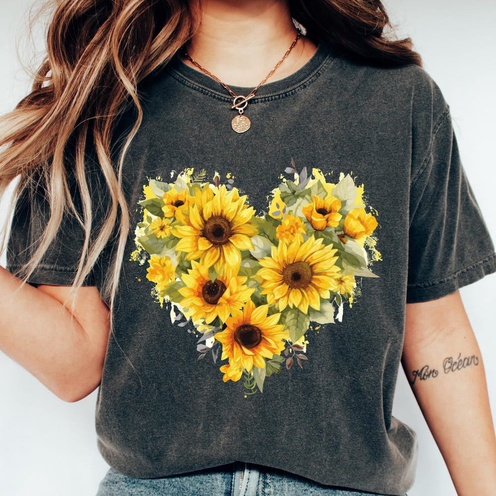 Hot Trending T-Shirt With Retro Sunflower , Aesthetic Women, Funny ...