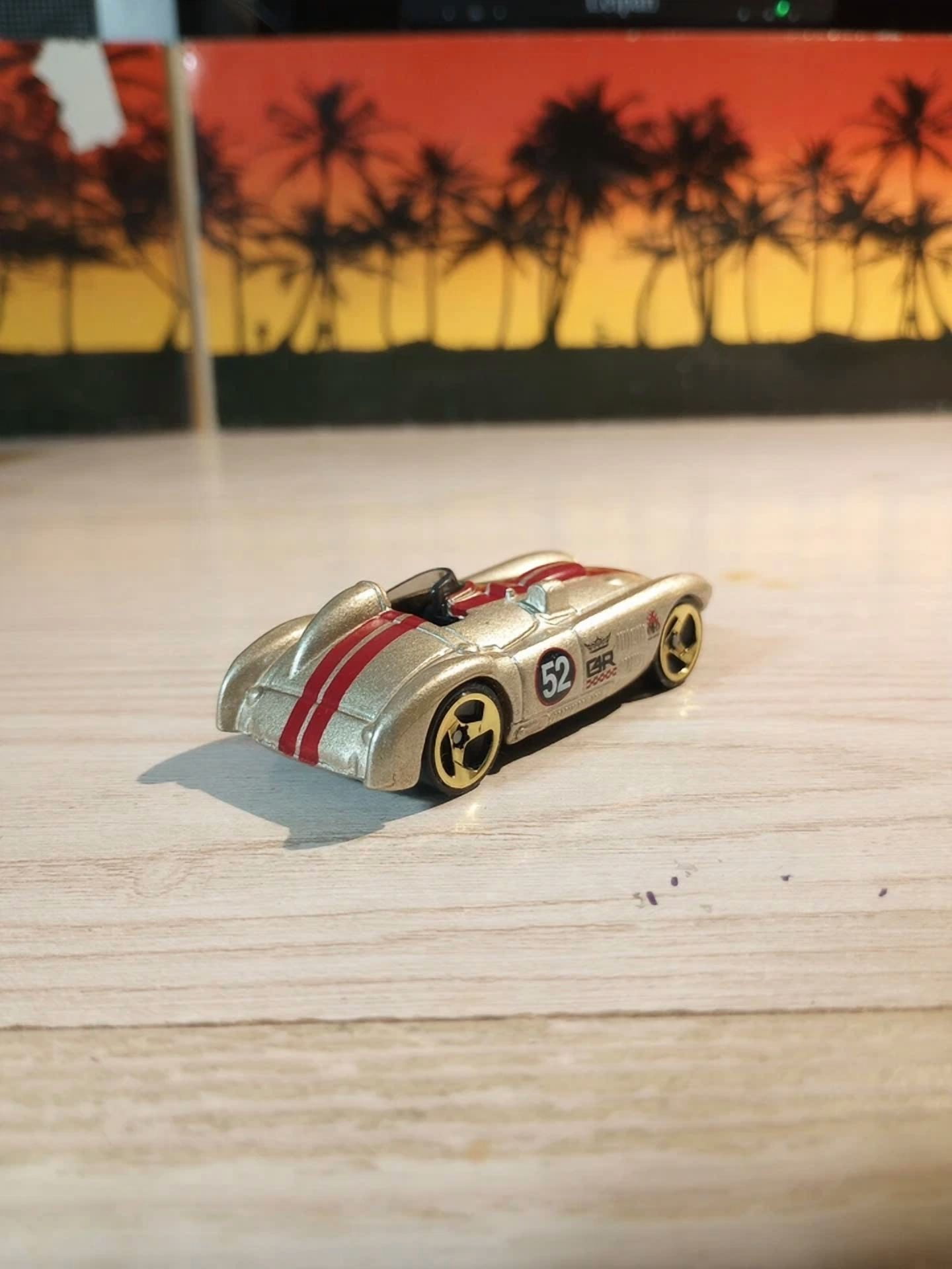 Hot Wheels Cunningham C4R 1:64 Gold Red Stripe - Walmart.com