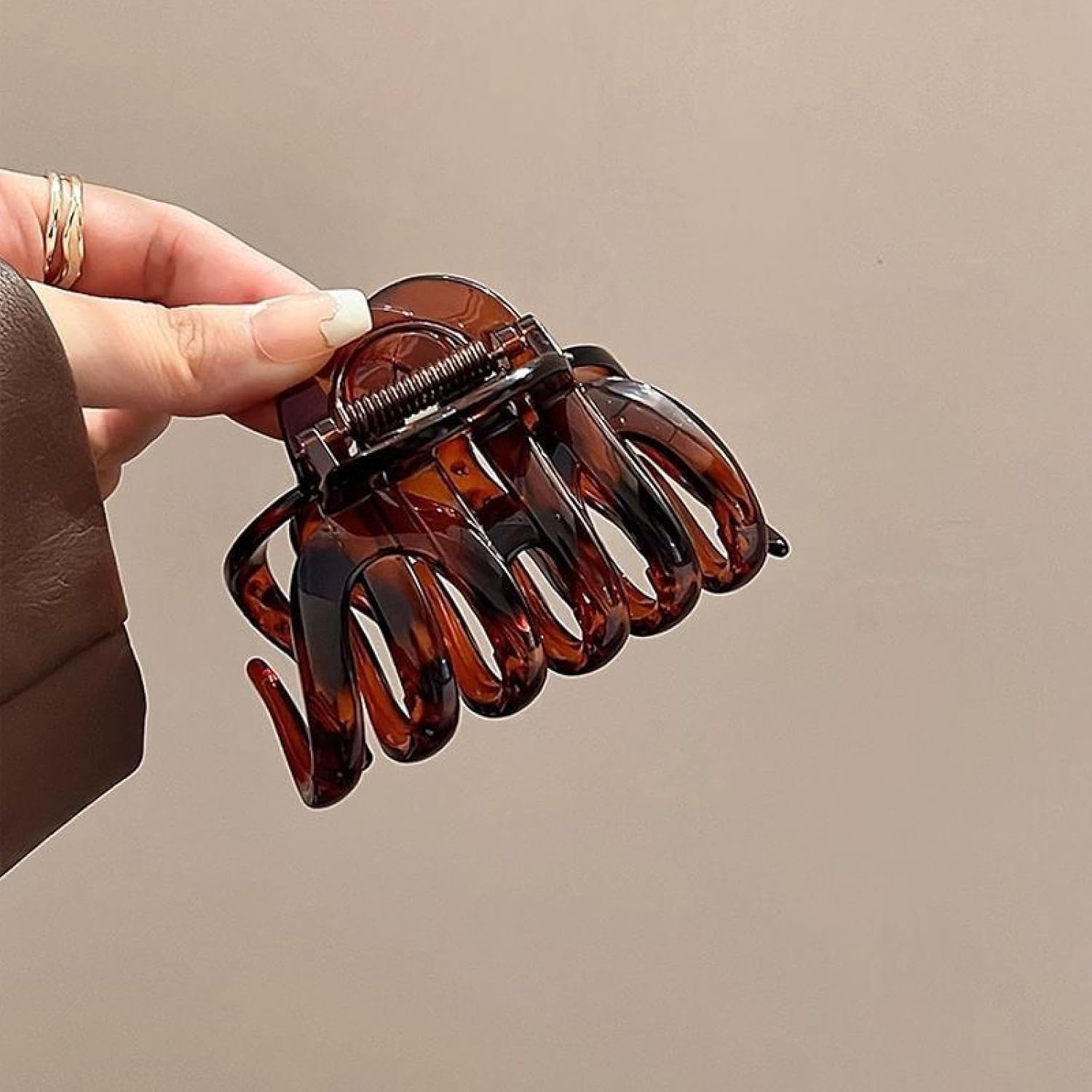 How big is the amount of hair, the pumpkin grab clip, the 2024 new hair ...